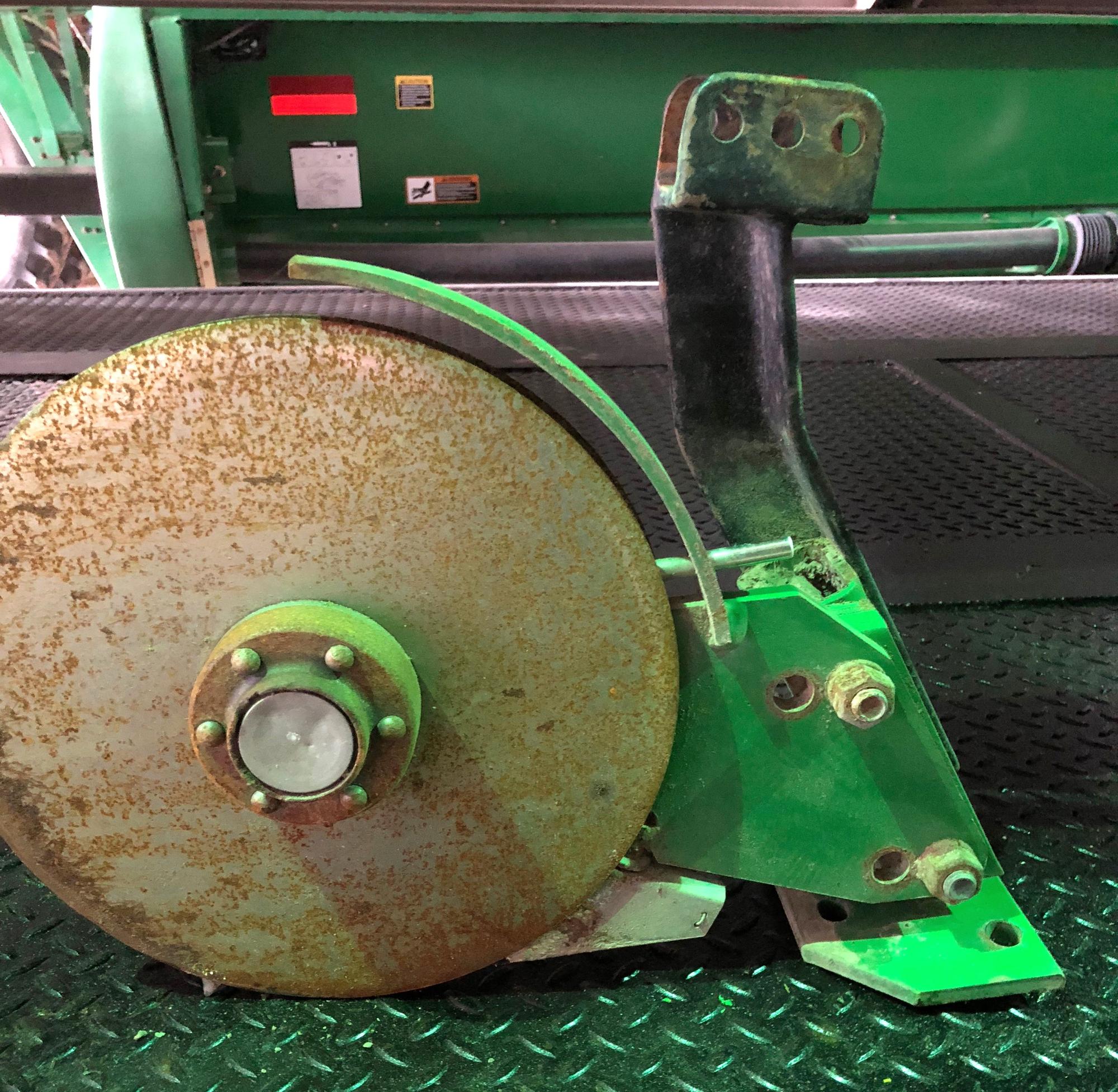 Albrecht Auctions | (32) John Deere Double Disc Fertilizer Openers and ...