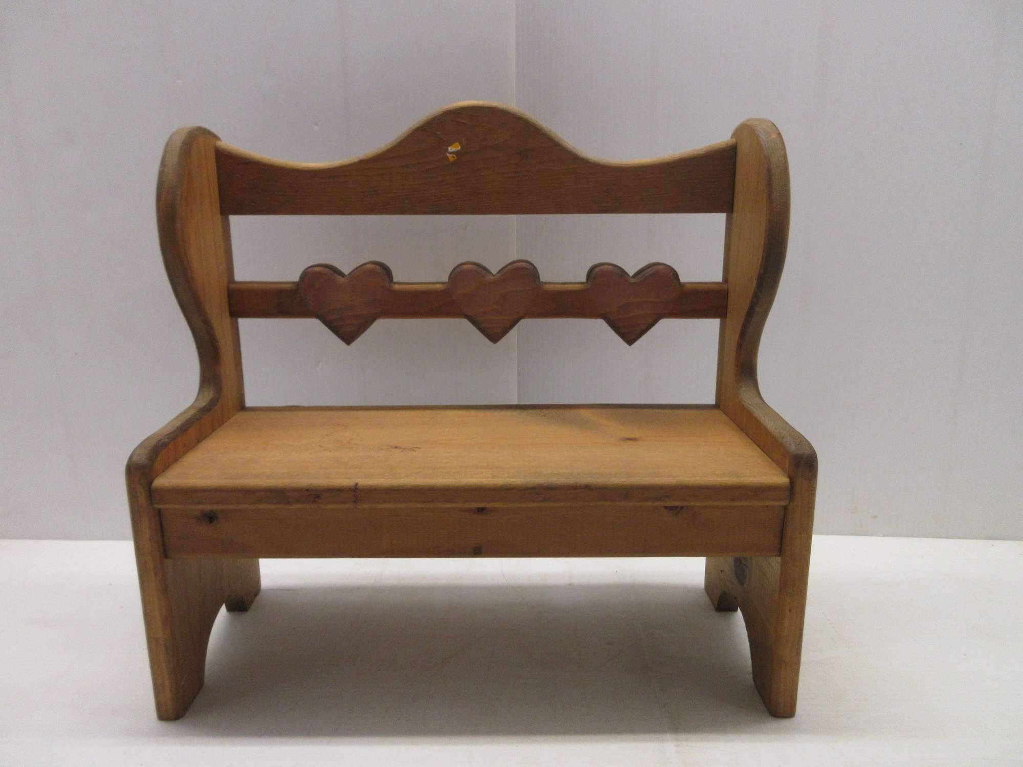Albrecht Auctions | Small "Heart" Bench for Dolls or Bears, Wooden ...