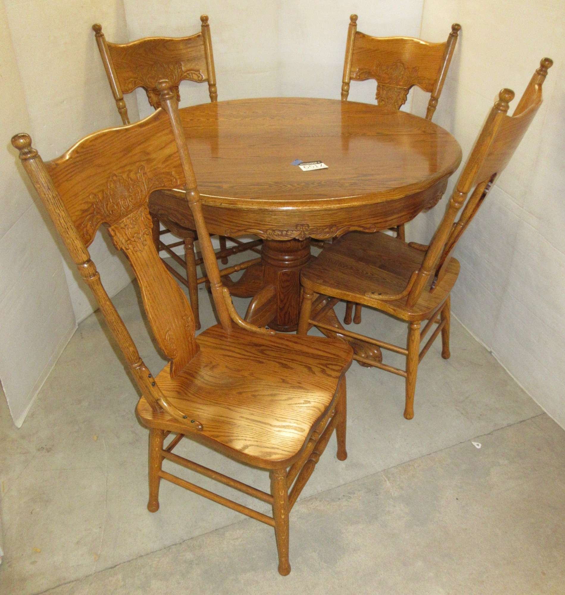 Albrecht Auctions | Heavy Round Ornate Walnut Dining Room Table with ...