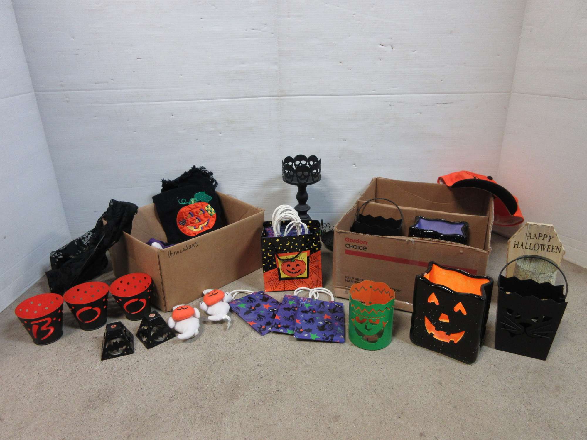 Albrecht Auctions | Misc. Halloween Items
