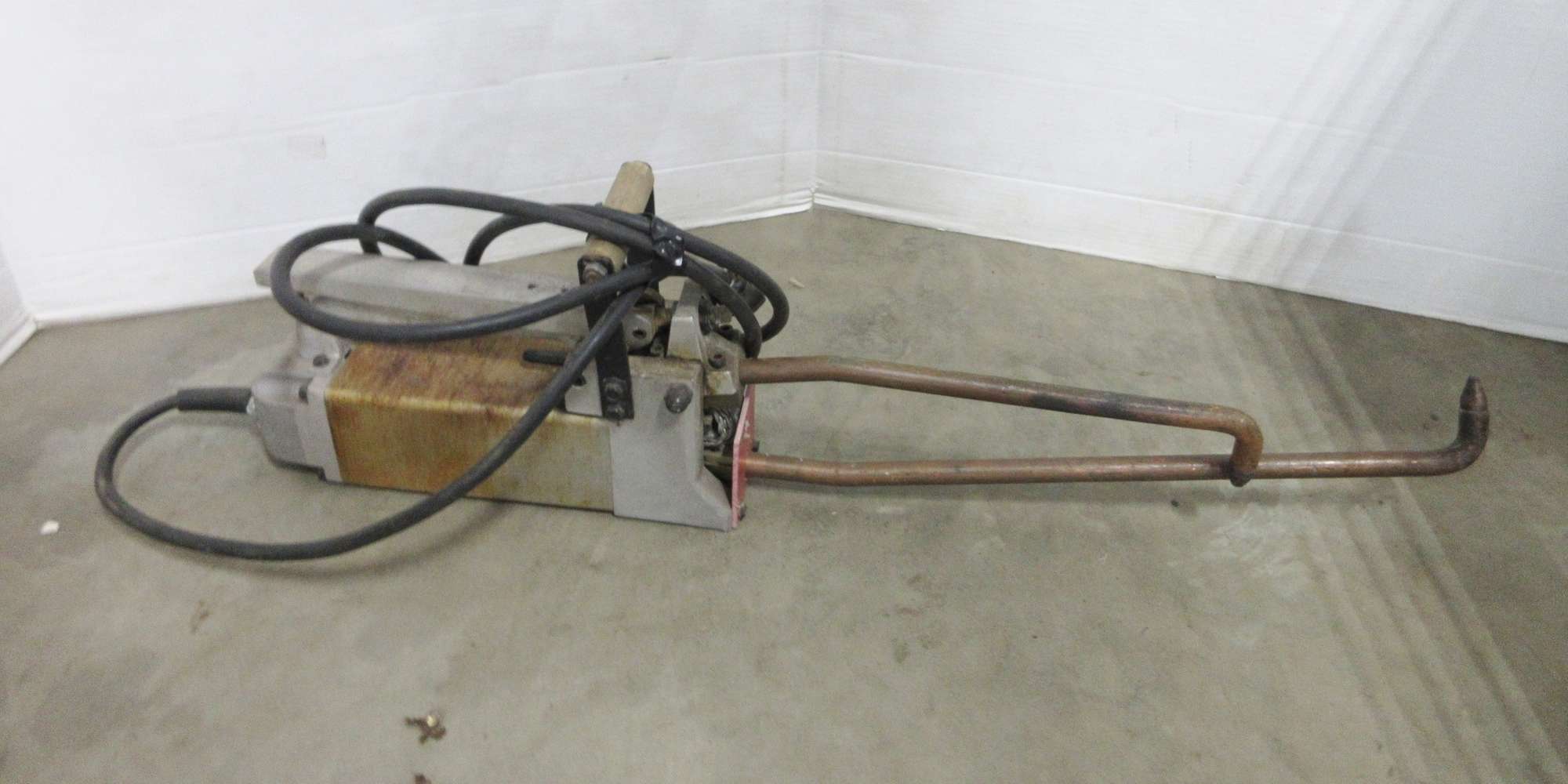 Albrecht Auctions | Spot Welder