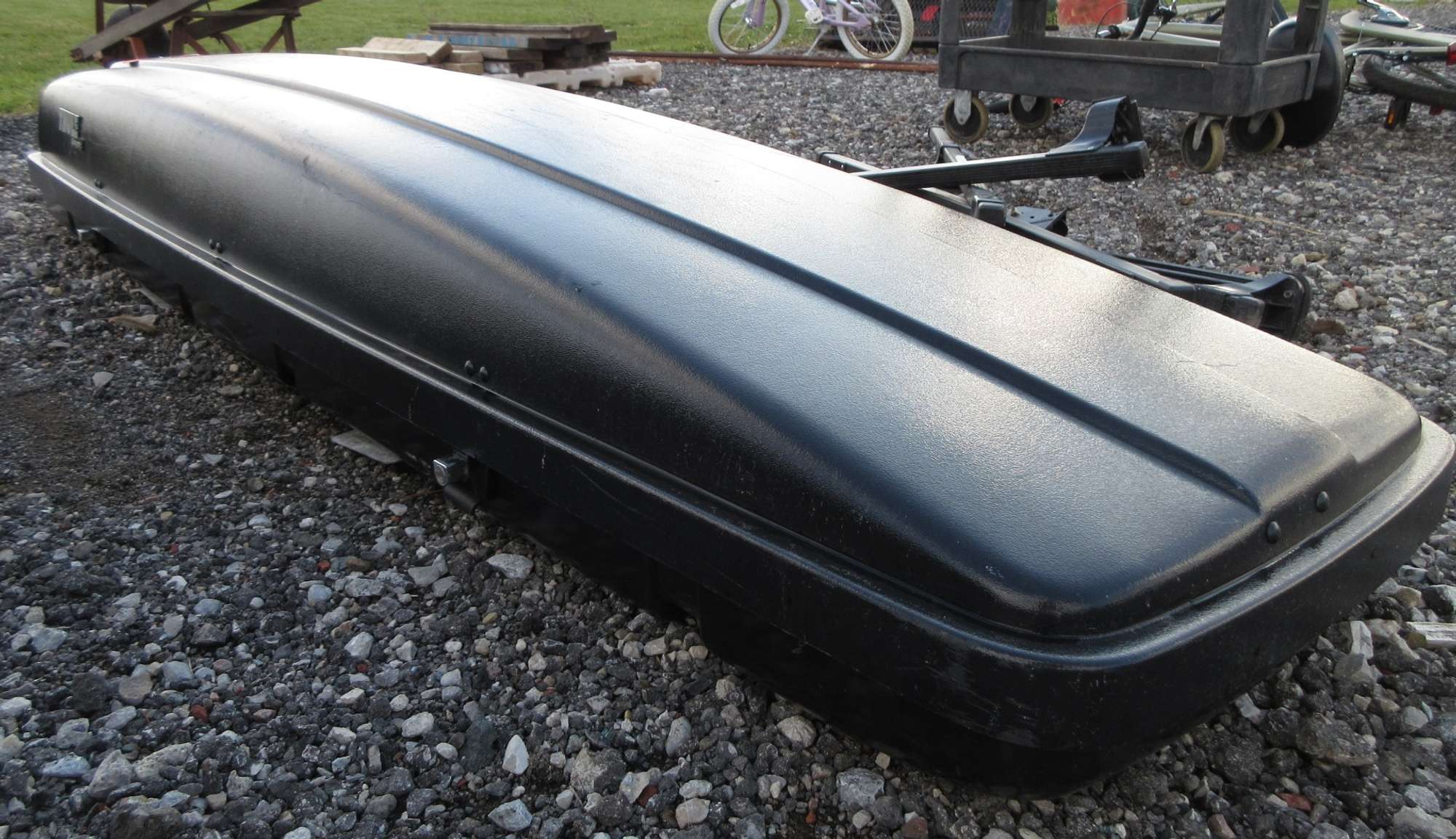 Albrecht Auctions | Thule Summit Ski Rack with Mounts