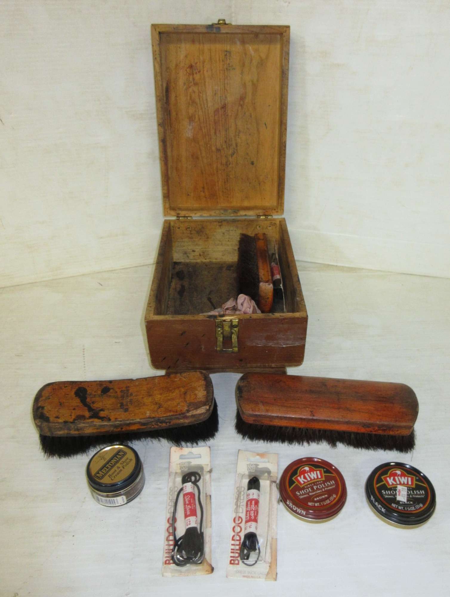Albrecht Auctions | Shoe Shine Kit
