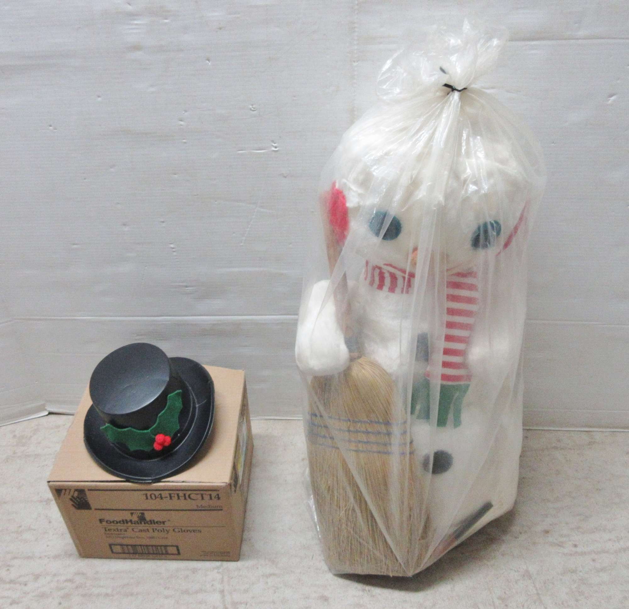 Albrecht Auctions | Snowman with Pipe and Hat from Early 70s