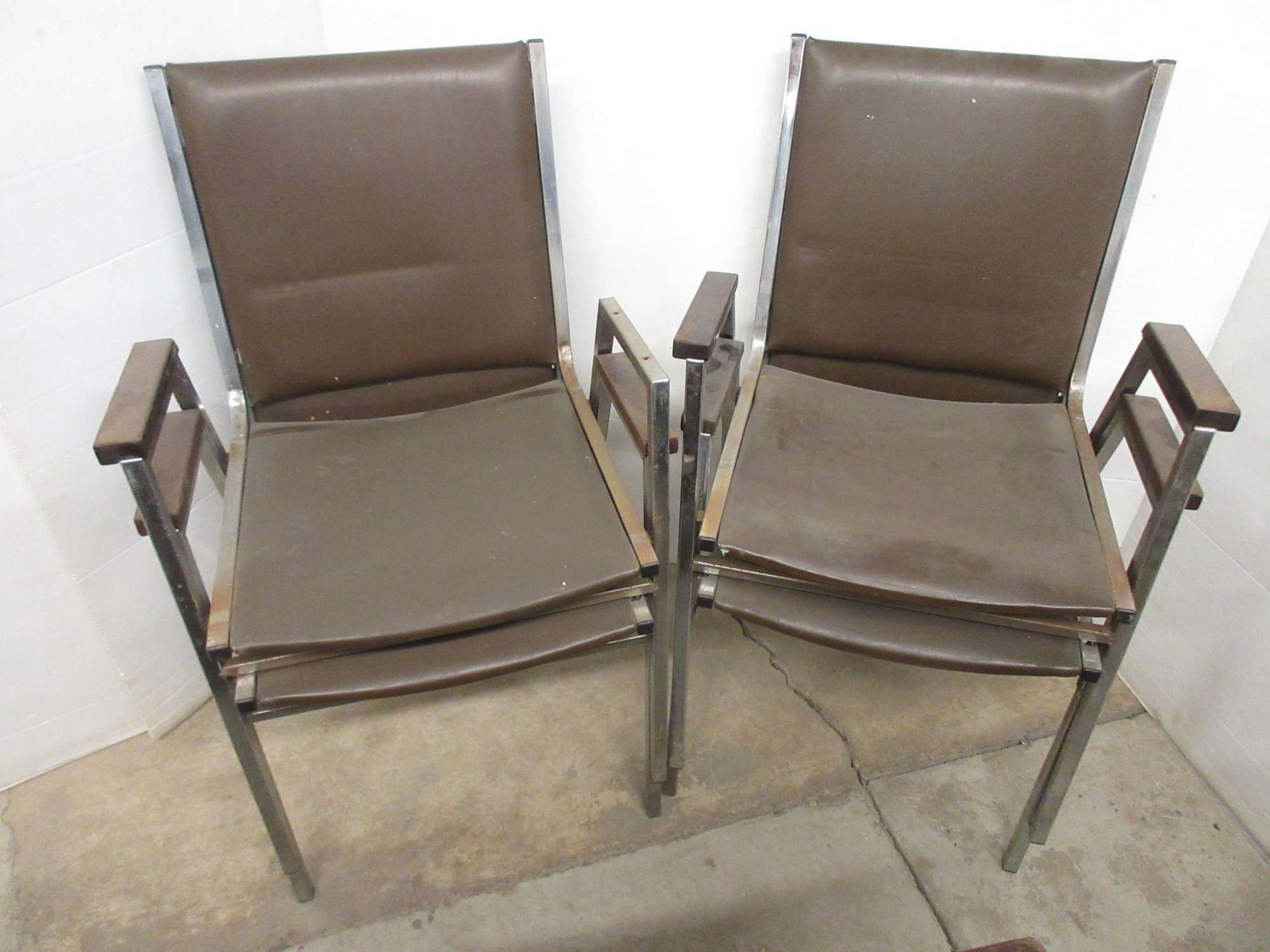 Albrecht Auctions | (4) Commercial Stacking Chairs