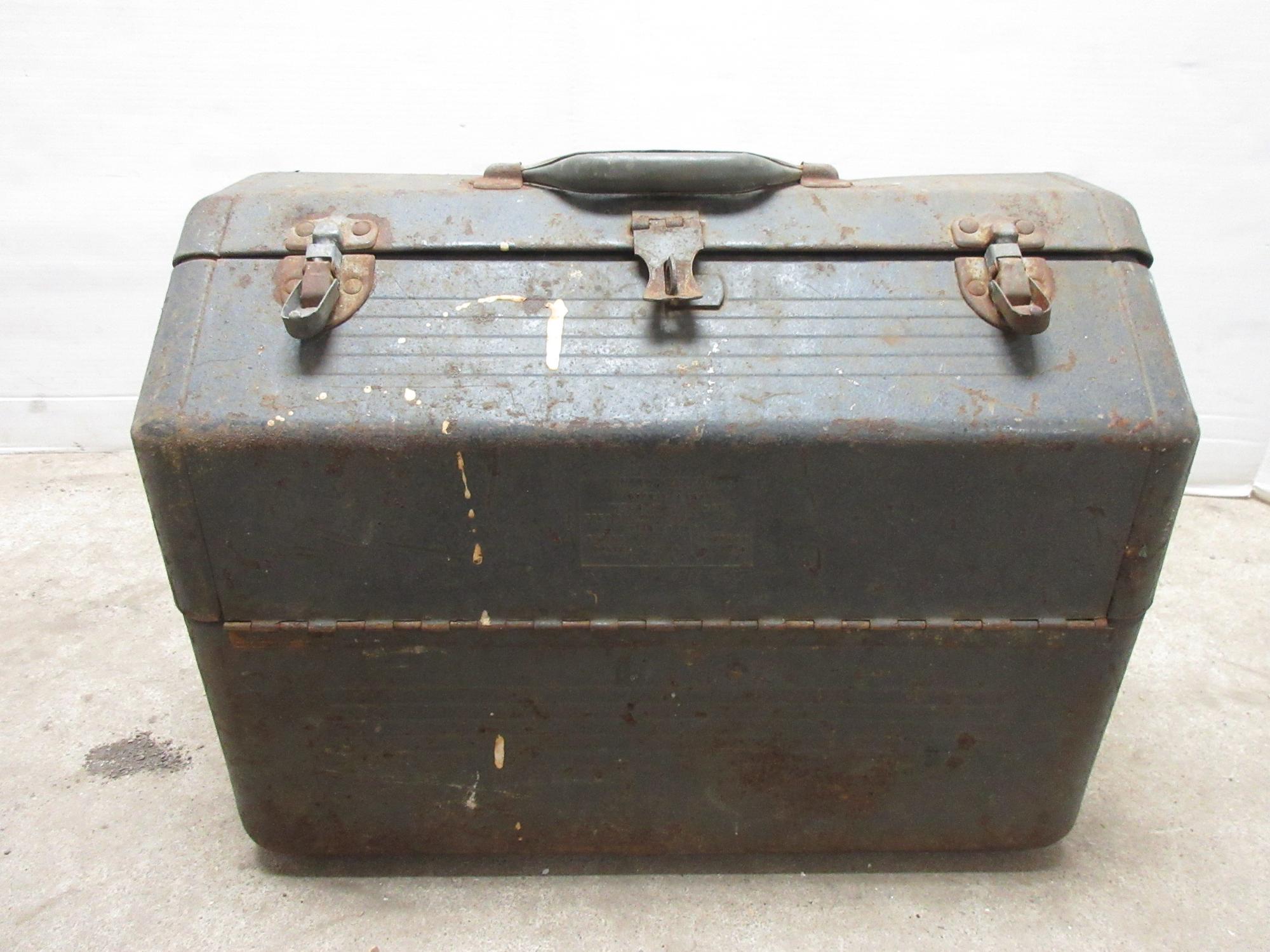 Albrecht Auctions | Older Tool Box