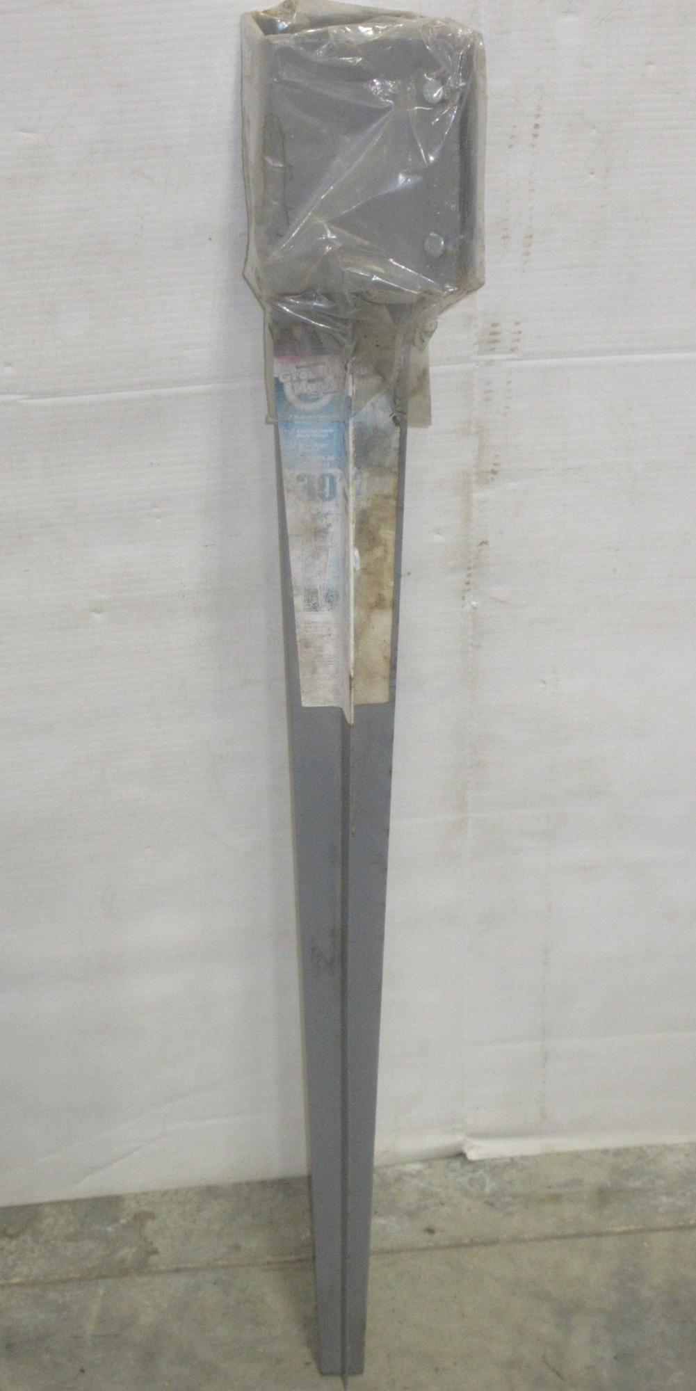 Albrecht Auctions | Metal Groundmaster Post Holder