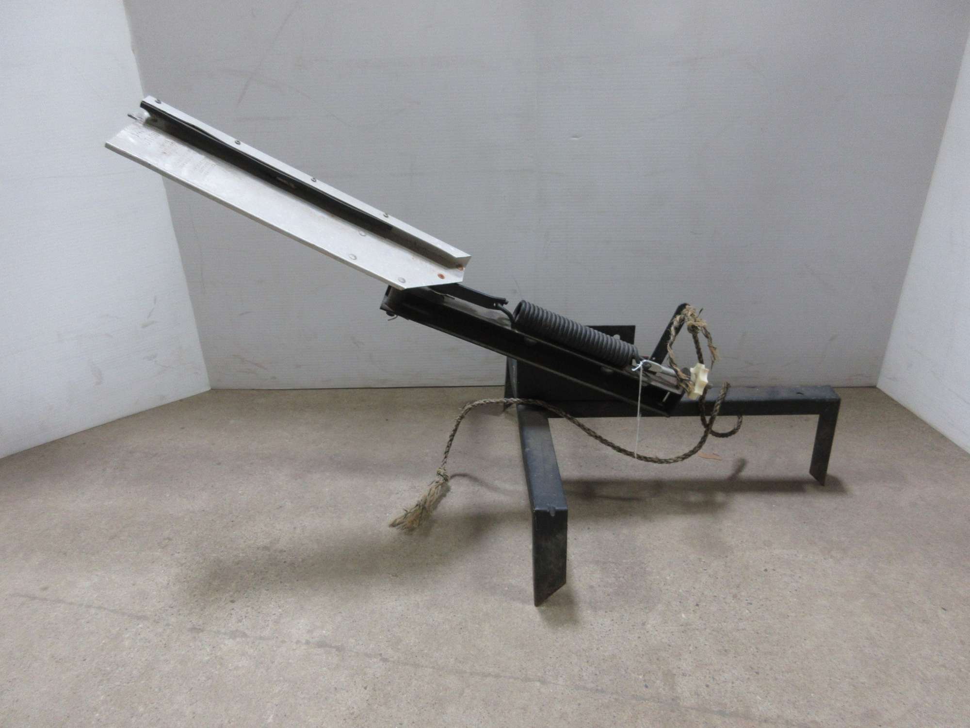 Albrecht Auctions | Outers Mini Grand Target Trap Clay Pigeon Thrower