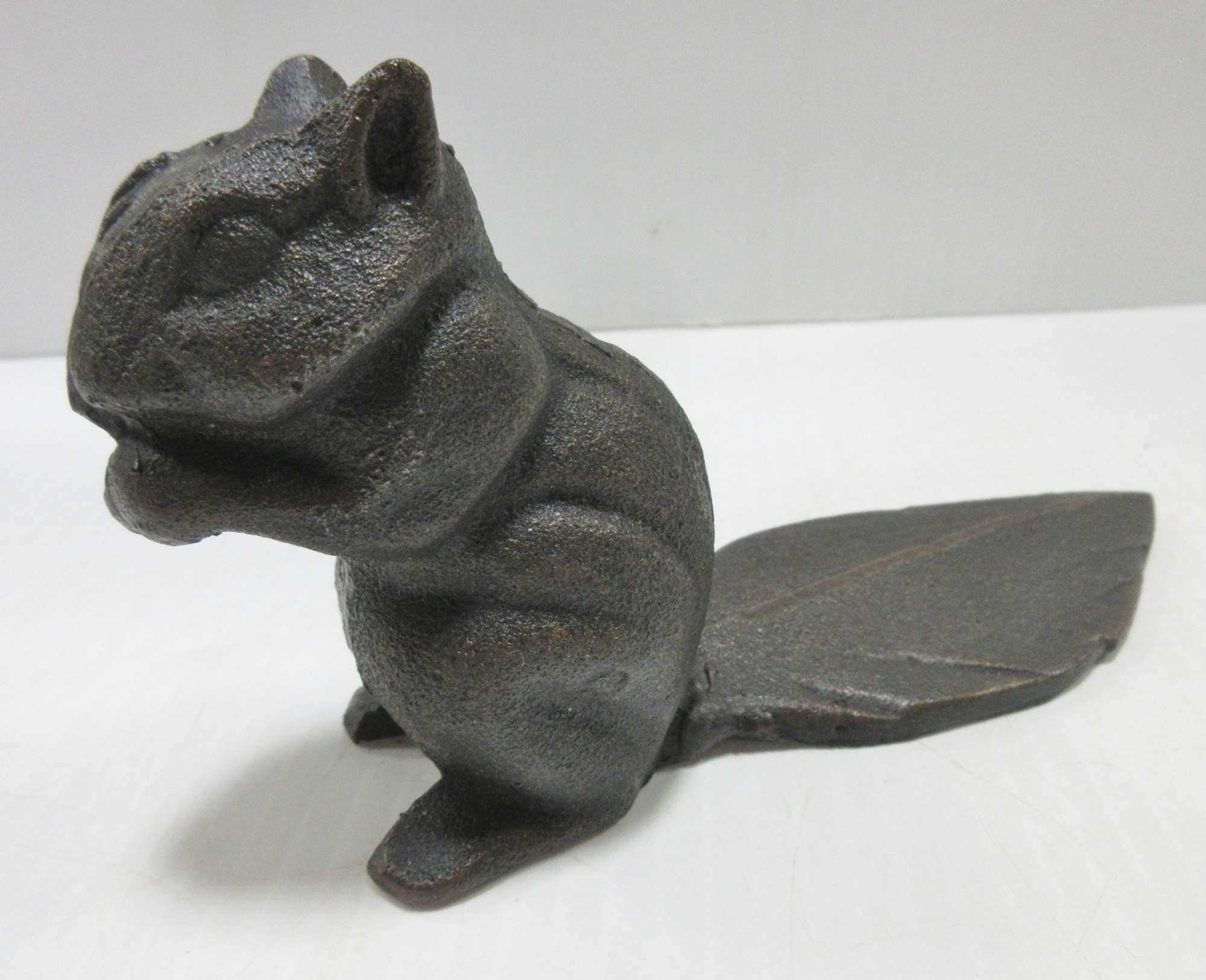Albrecht Auctions | Modern Cast Iron Squirrel Doorstop