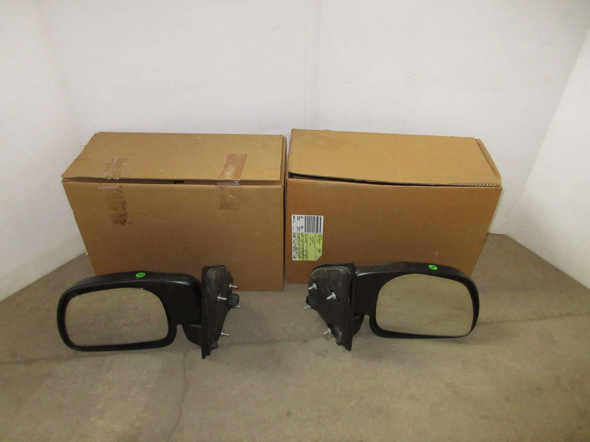 Albrecht Auctions | 1997 Ford F-350 Truck Mirrors