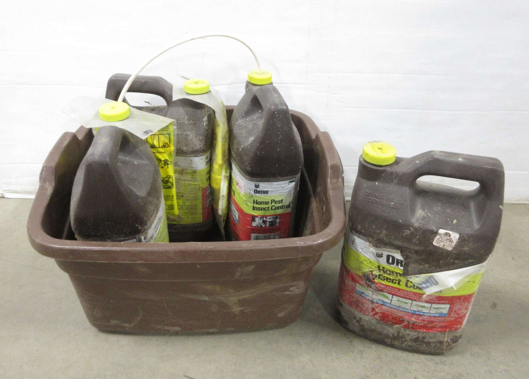 Albrecht Auctions | (4) Ortho Home Pest Insect Control