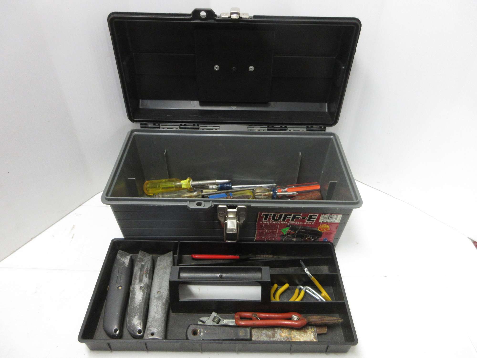 Albrecht Auctions | Tuffy Tool Box with (18) Screwdrivers in the Bottom ...