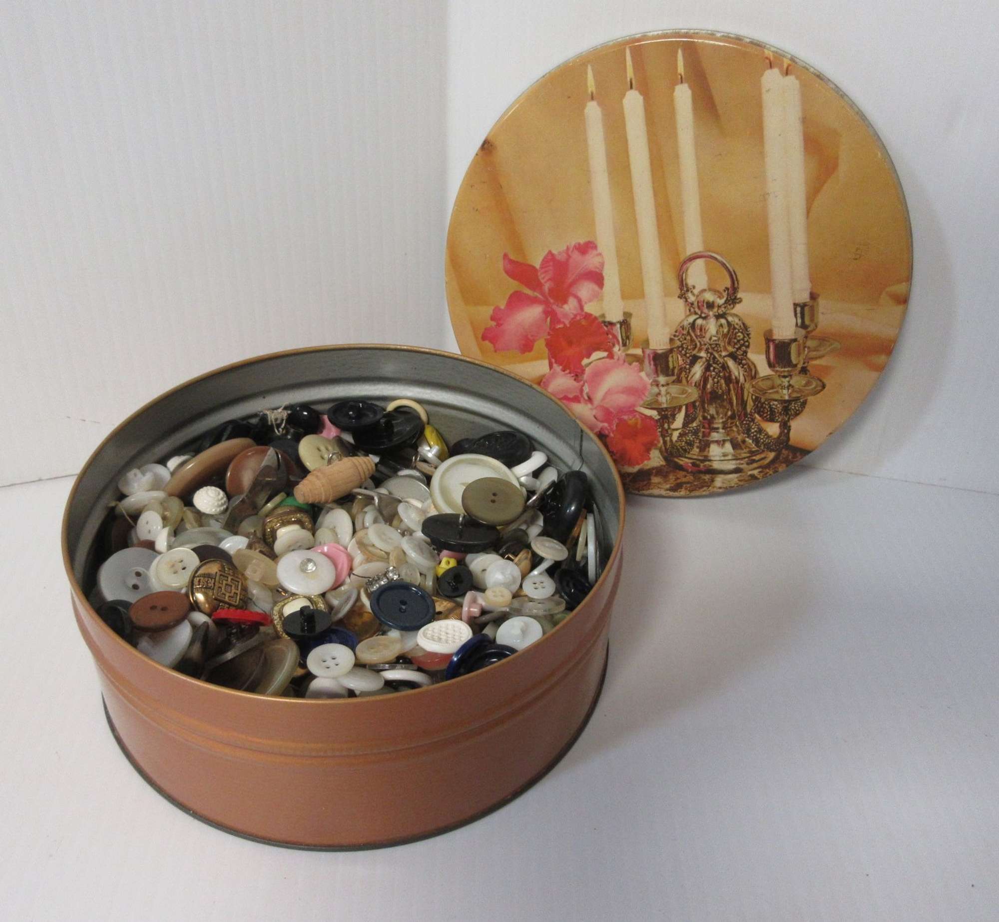 Albrecht Auctions | Large Tin Filled with Buttons