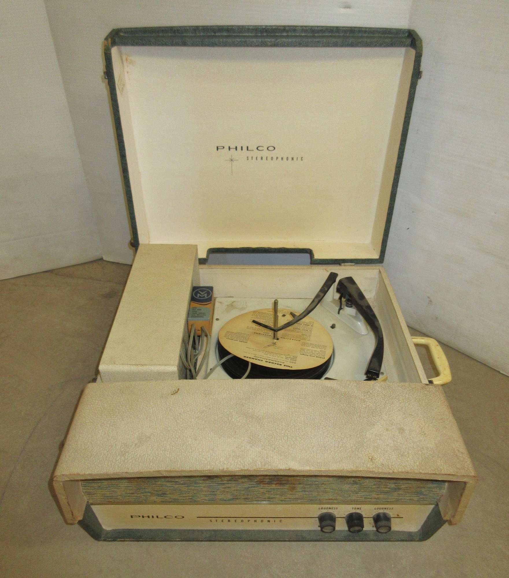 Albrecht Auctions | Older Philco Record Player
