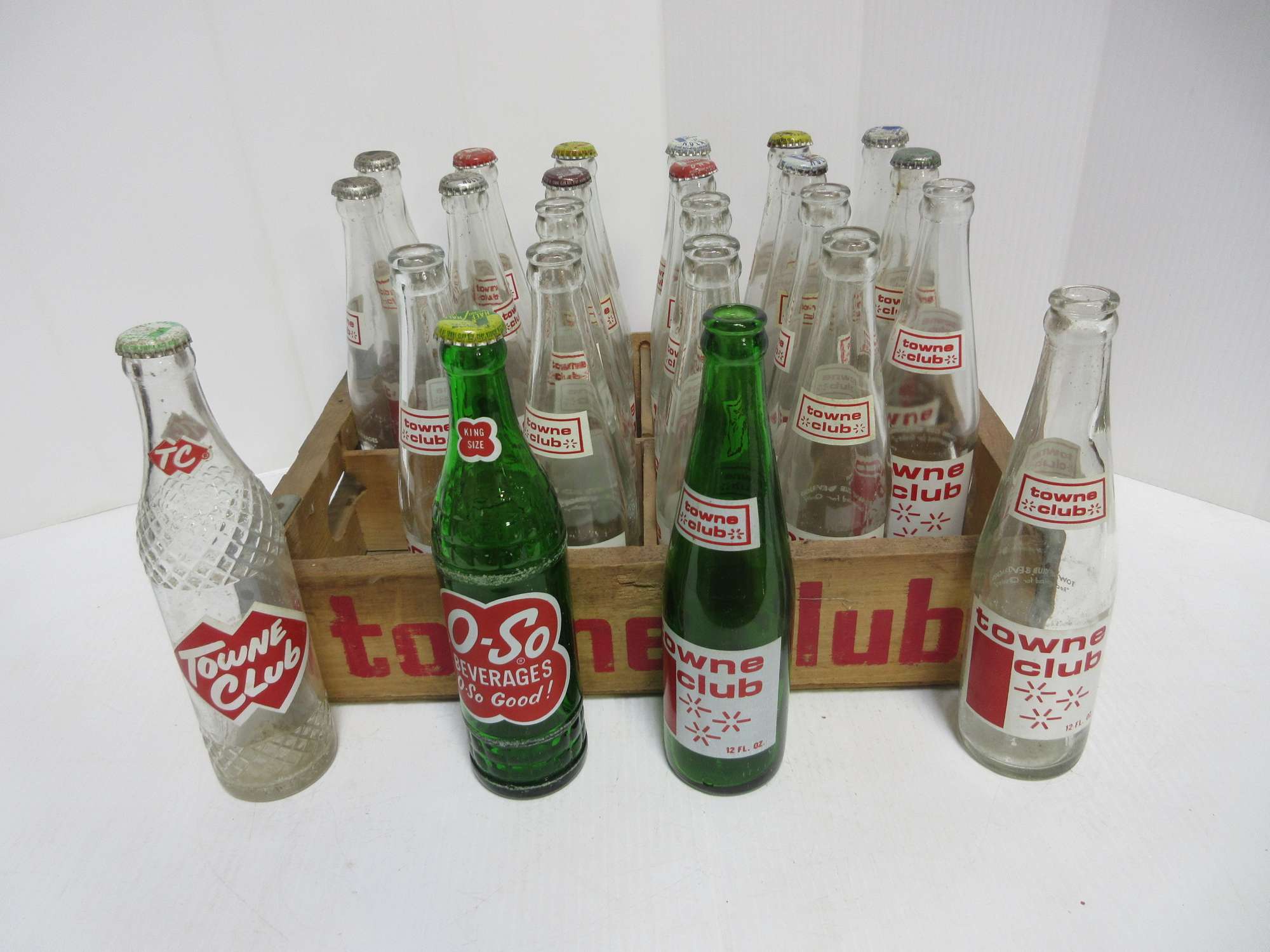 Albrecht Auctions | (24) Towne Club Bottles and Carrier