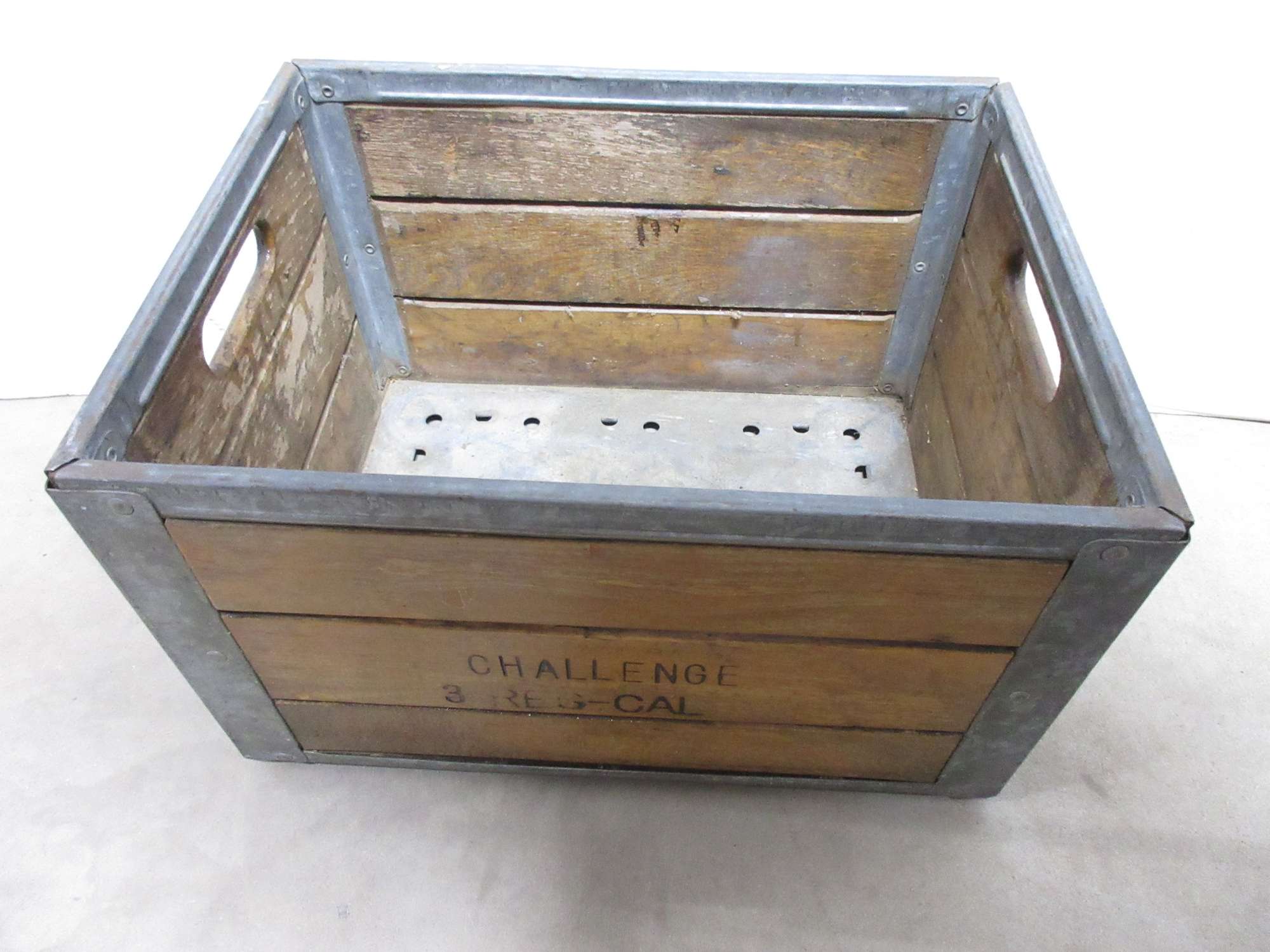 Albrecht Auctions | Challenge 3 Reg-Cal Box with Metal Ridges