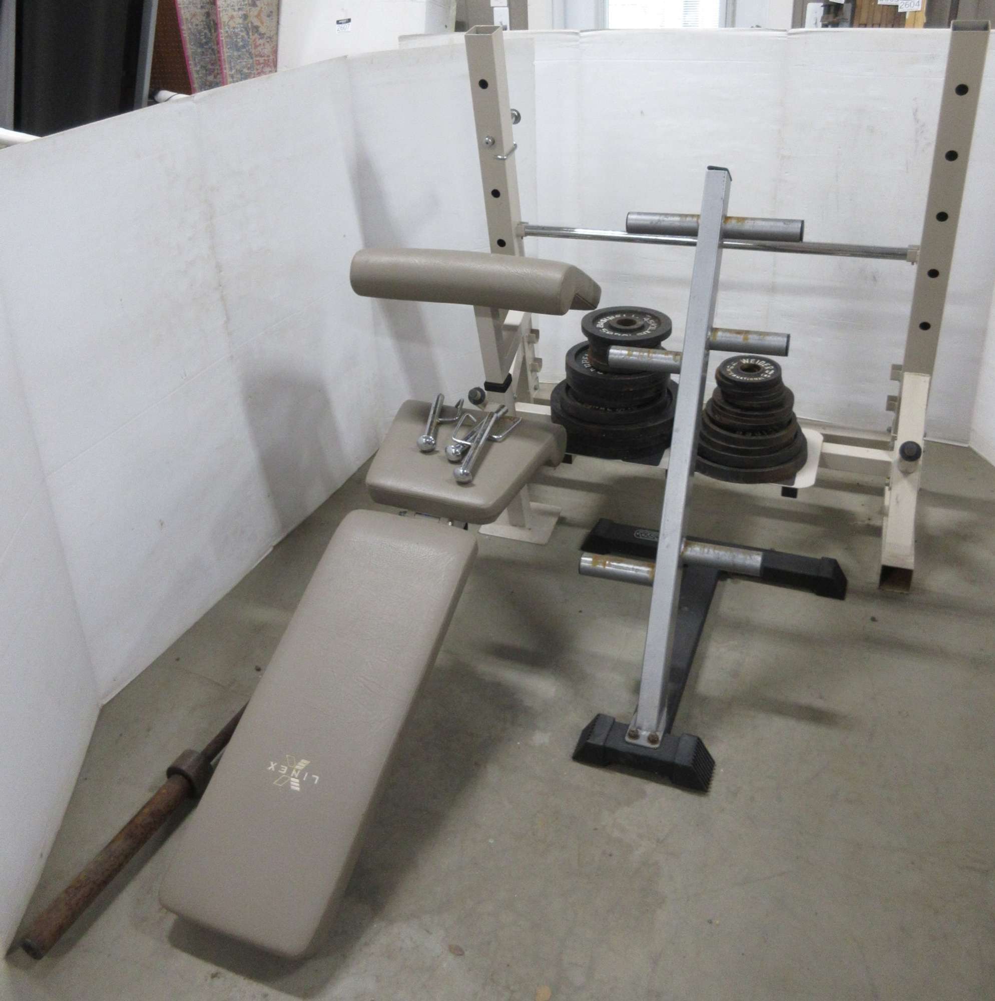 Albrecht Auctions | Heavy Duty Weight Bench with 400 lbs. of Weights ...