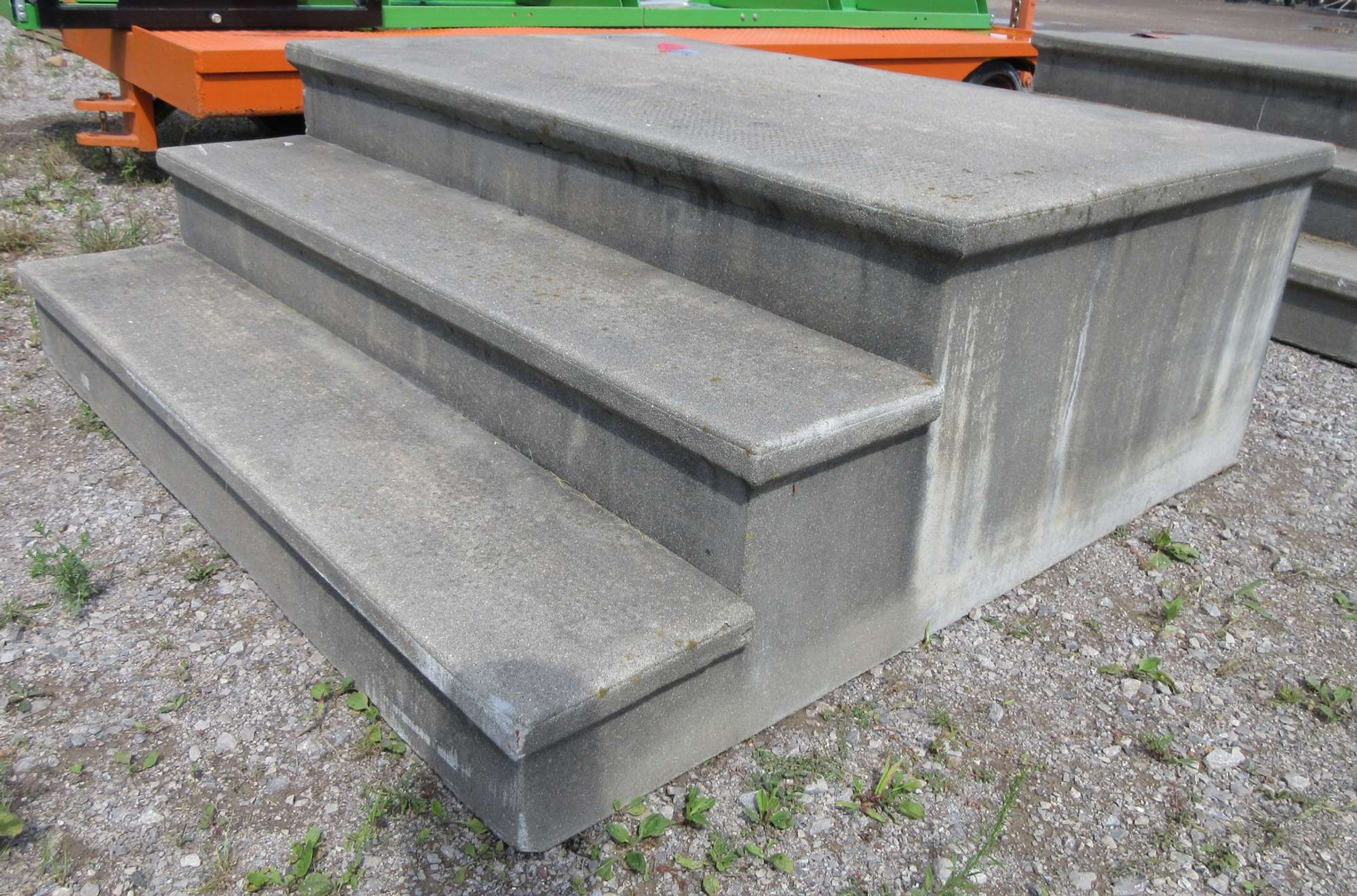 Albrecht Auctions | Pre-Cast Steps