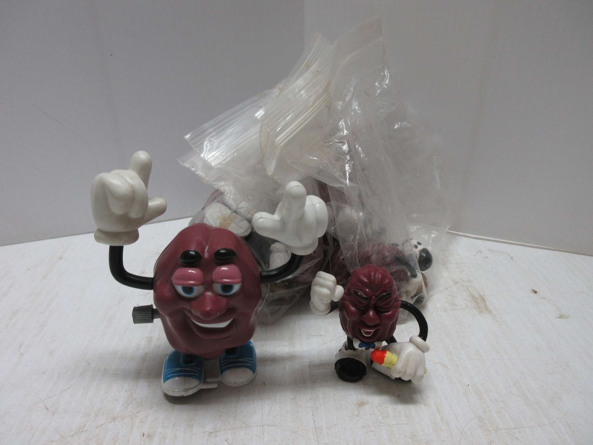 Albrecht Auctions | Approx. (12) 1970s California Grapes Figurines