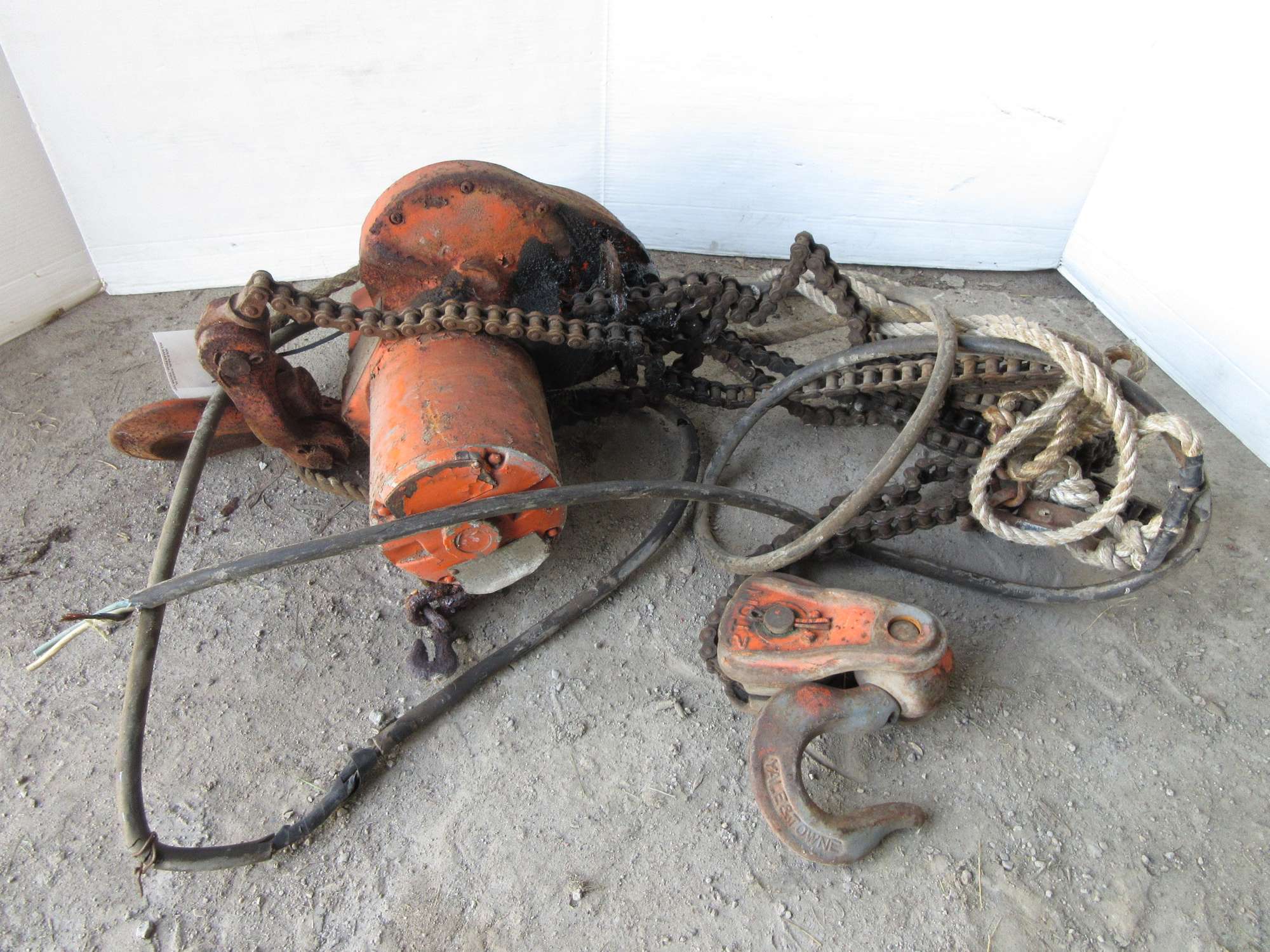 Albrecht Auctions | Yale 2-Ton Electric Chain Fall, Said to Work