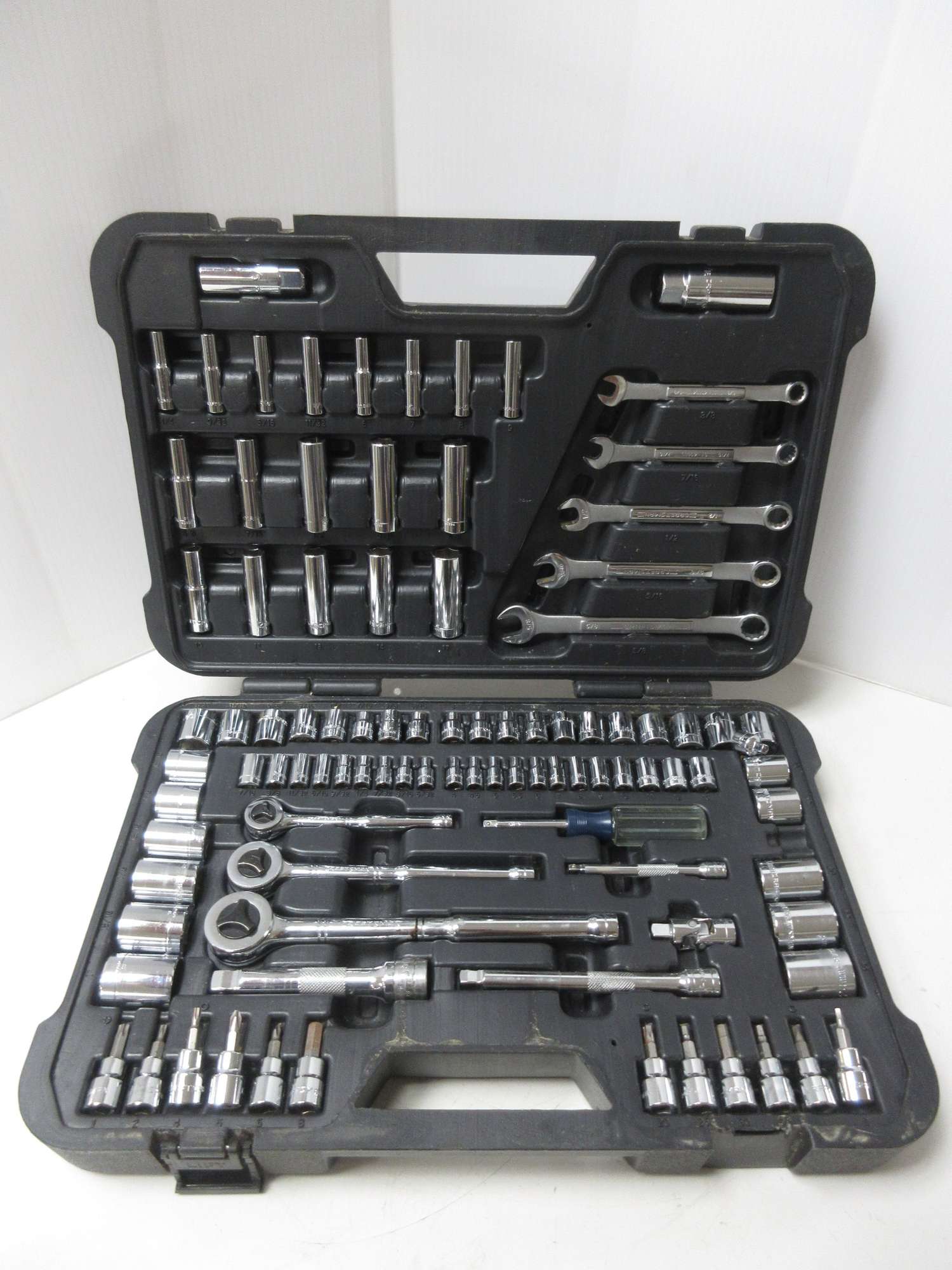 Albrecht Auctions | Craftsman 97-Piece Tool Set in Box, Metric and SAE ...