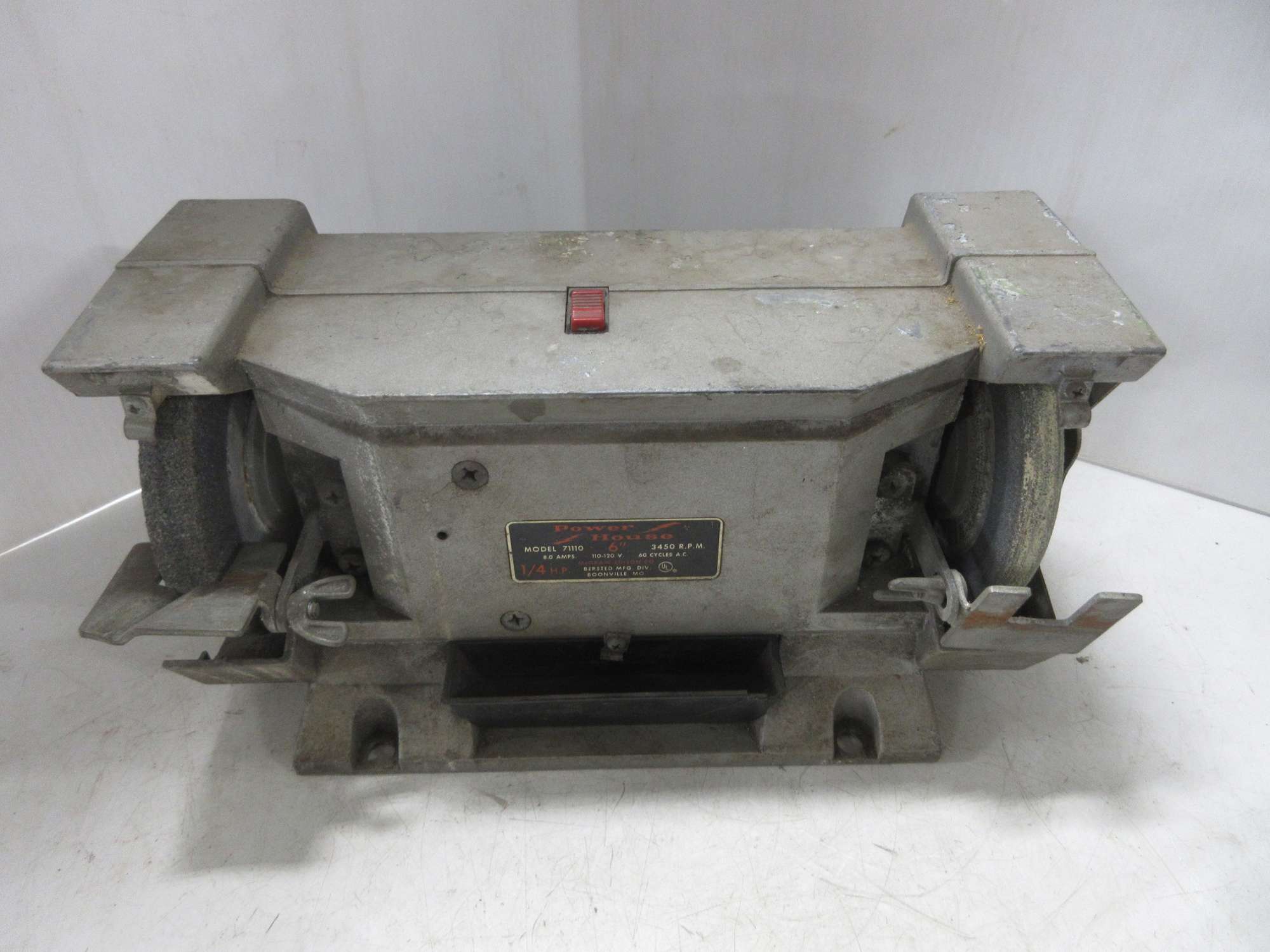 Albrecht Auctions | 1/4 HP Dual Wheel Bench Grinder