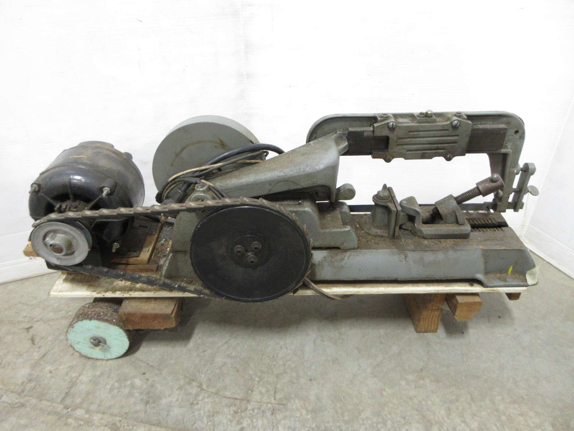 Albrecht Auctions | Older Craftsman Power Hack Saw with Extra Blades