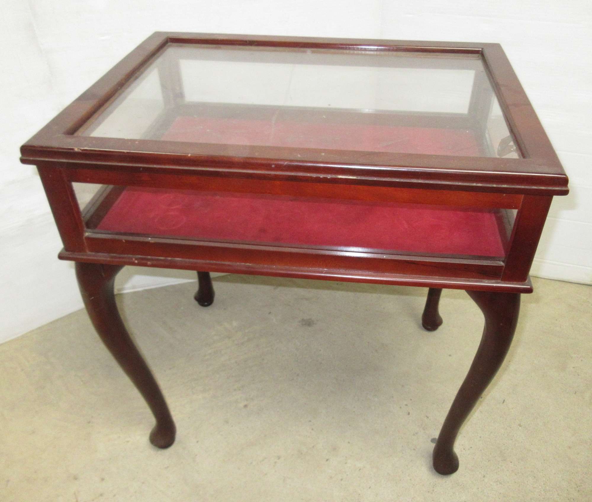 Albrecht Auctions | Glass Display Table