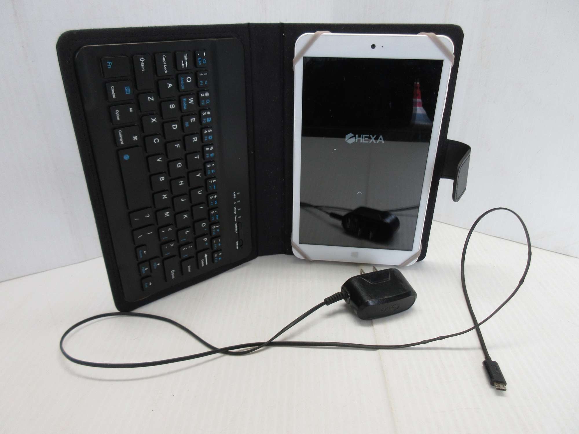 Albrecht Auctions | Windows 10 Tablet with Bluetooth Keyboard and Charger