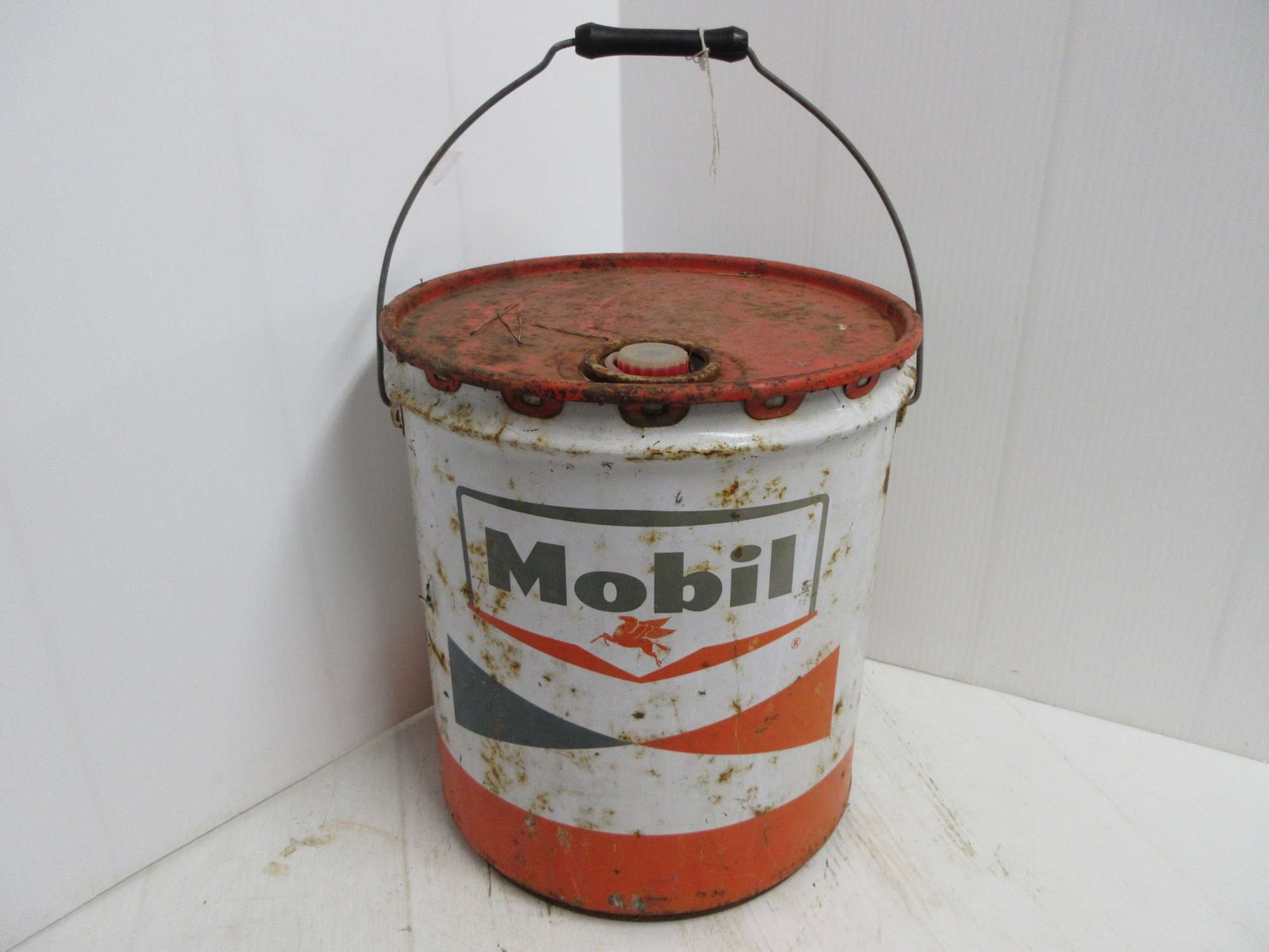 Albrecht Auctions | Older Mobil Oil Five-Gallon Can