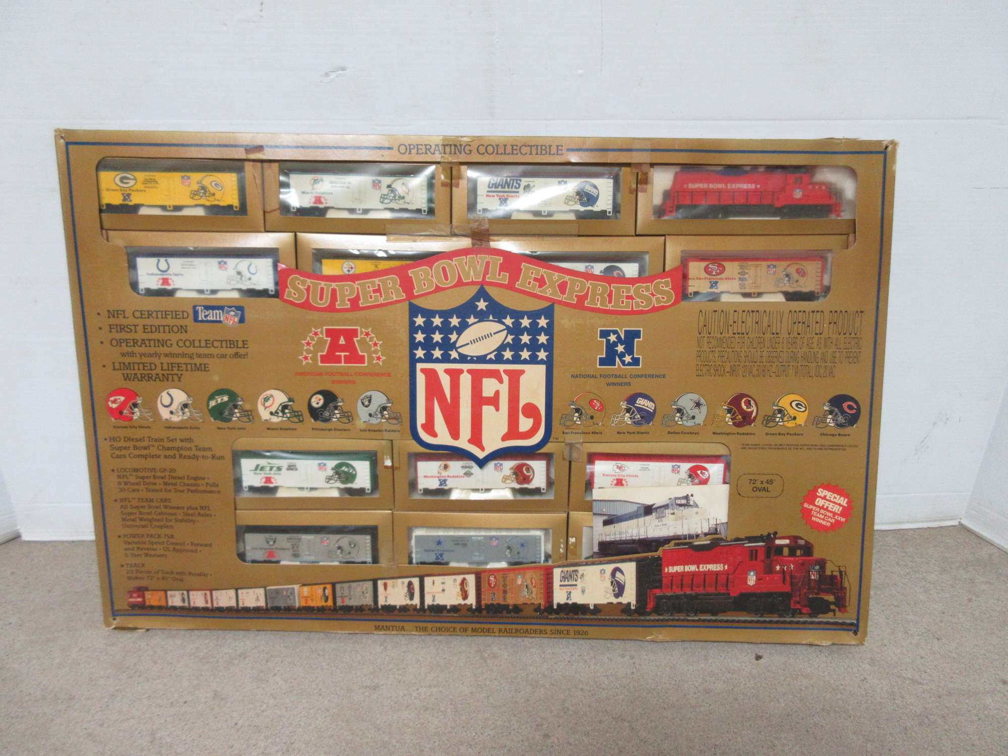 Albrecht Auctions | HO Scale Train Set, Super Bowl Express