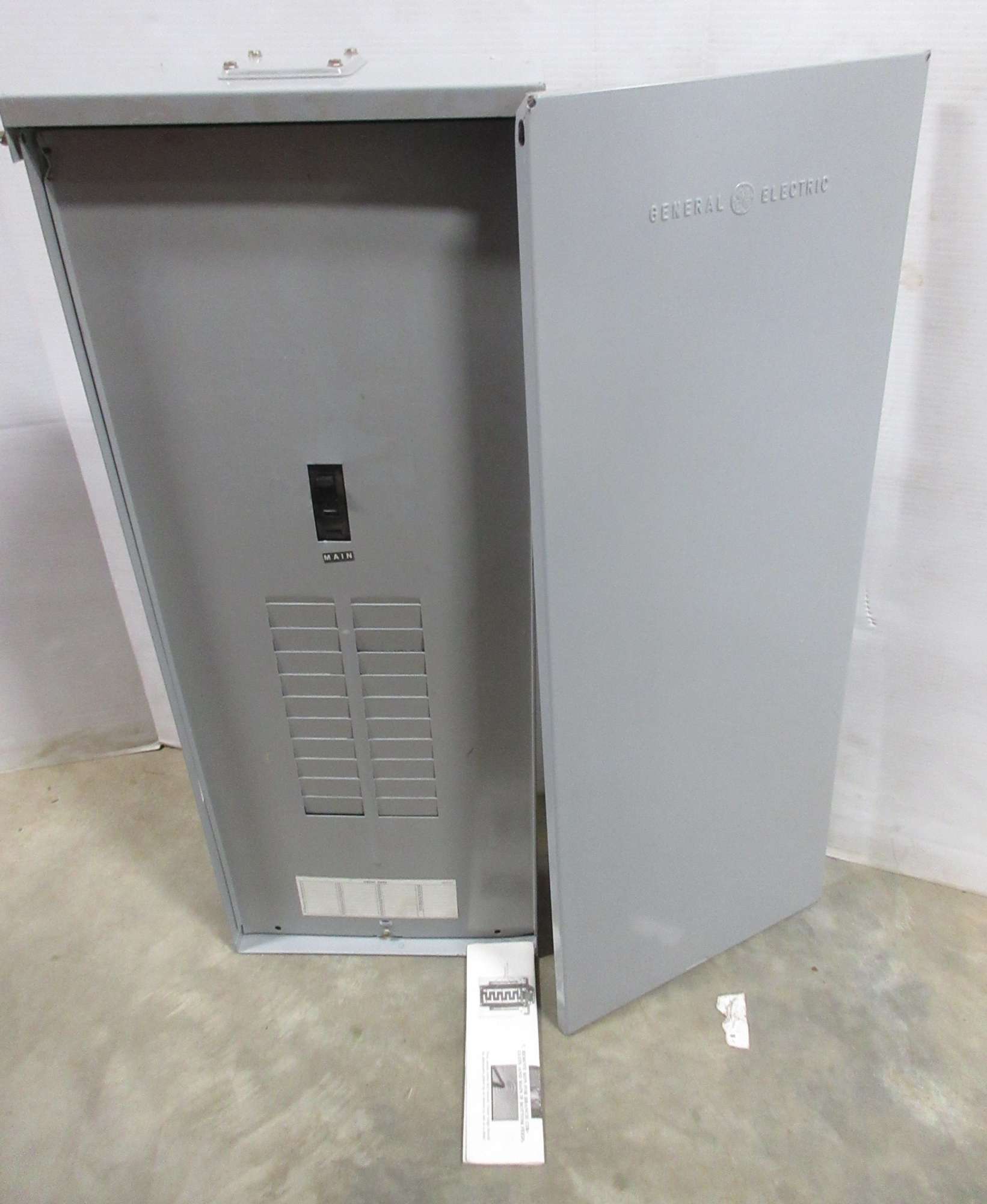 Albrecht Auctions | GE 200 AMP Main Breaker Box