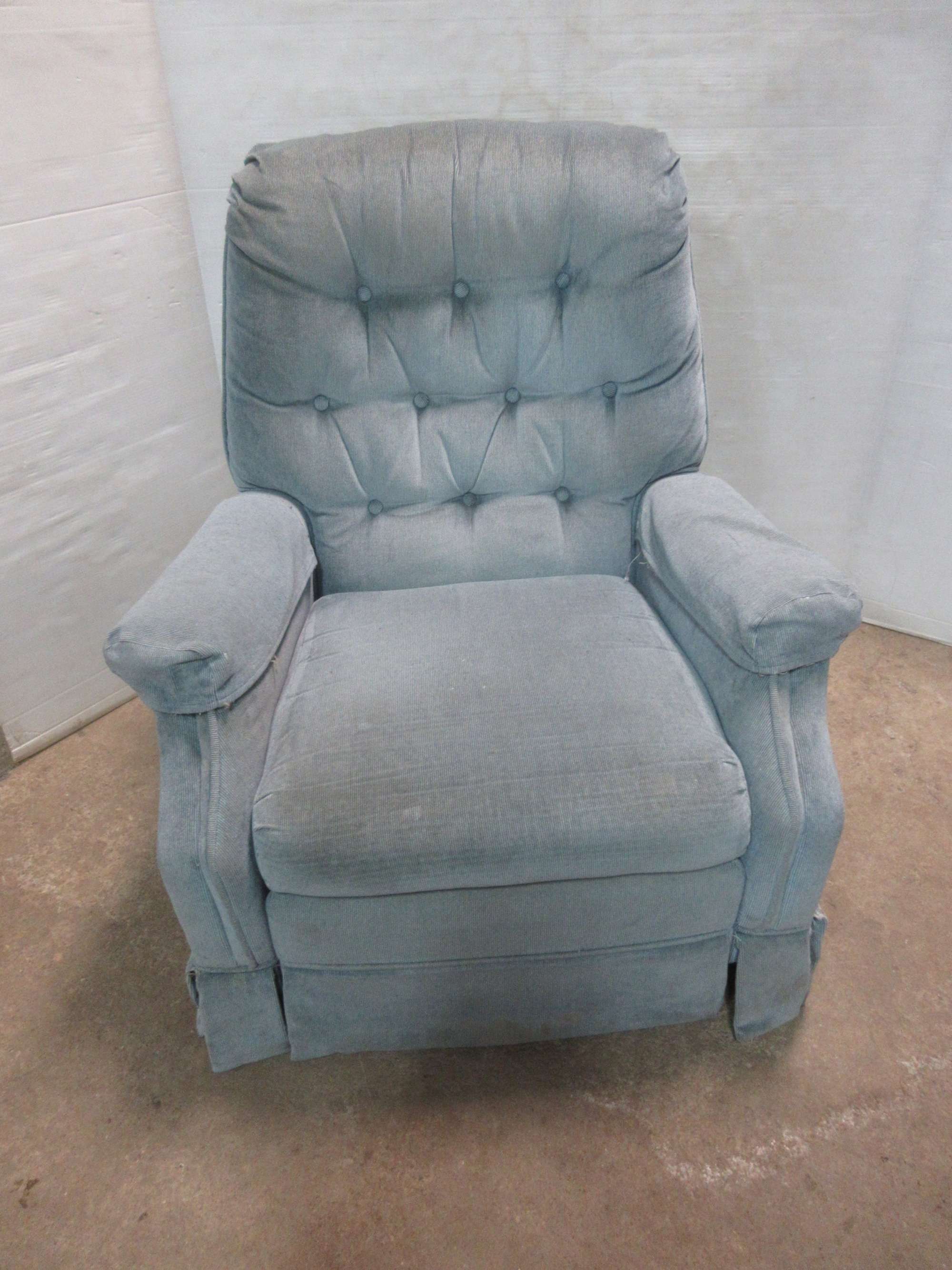 Albrecht Auctions | Blue Recliner