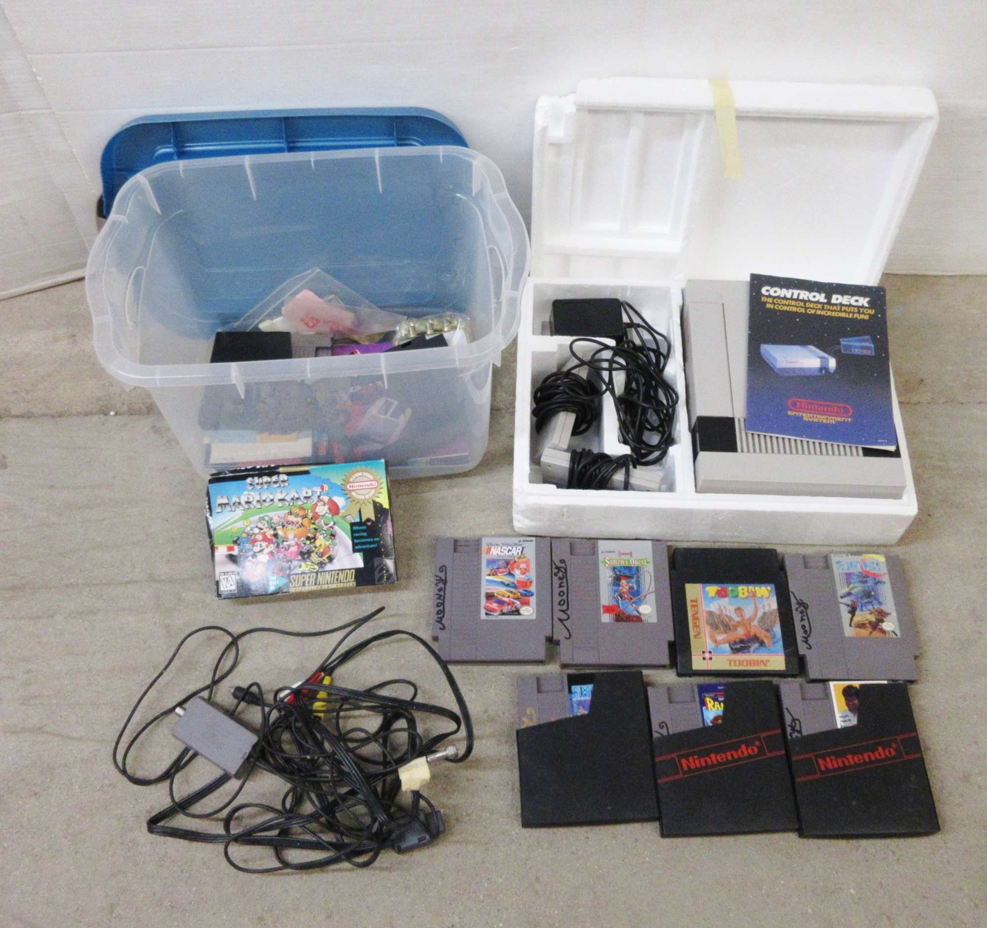 Albrecht Auctions | Original 1985 Nintendo Game with Accessories and ...