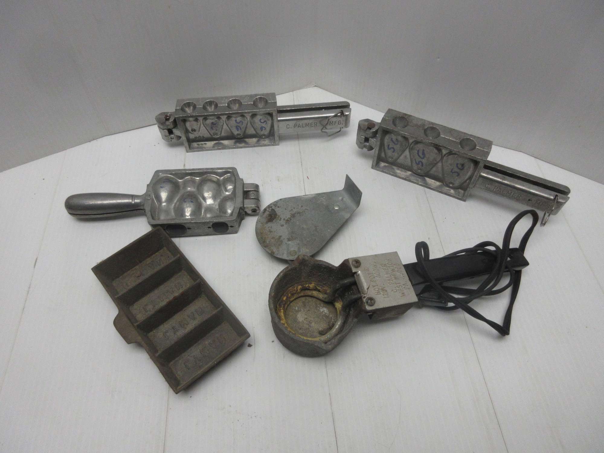 Albrecht Auctions | Lead Hot Pot, Sinker Molds, and Bar Mold ...