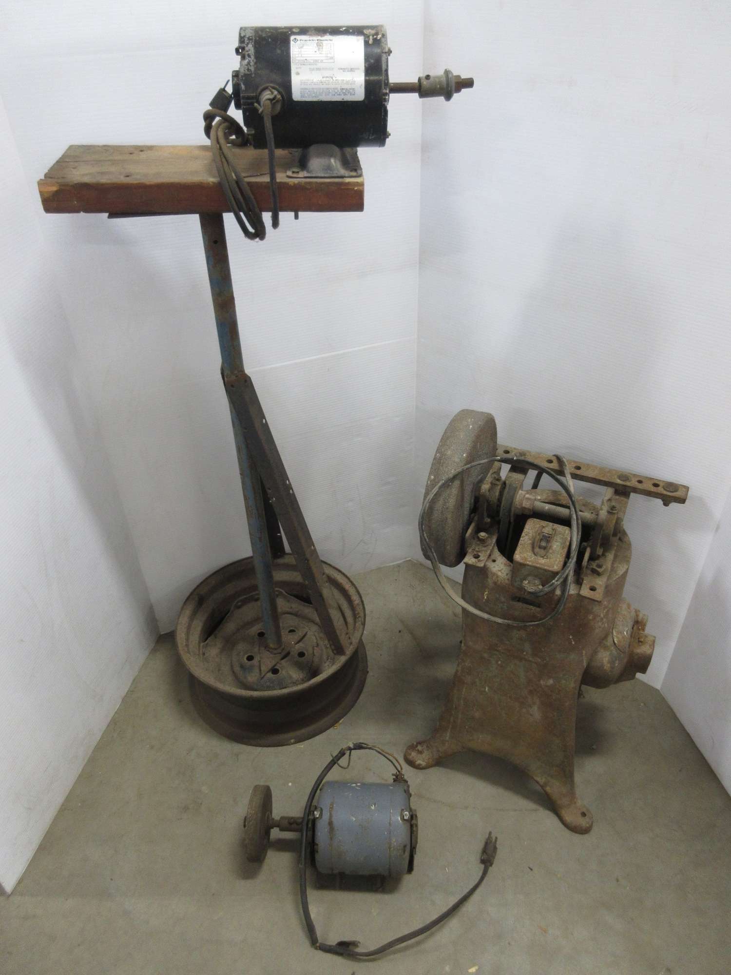 Albrecht Auctions | Pedestal Grinder with an Extra Motor, Large Free ...