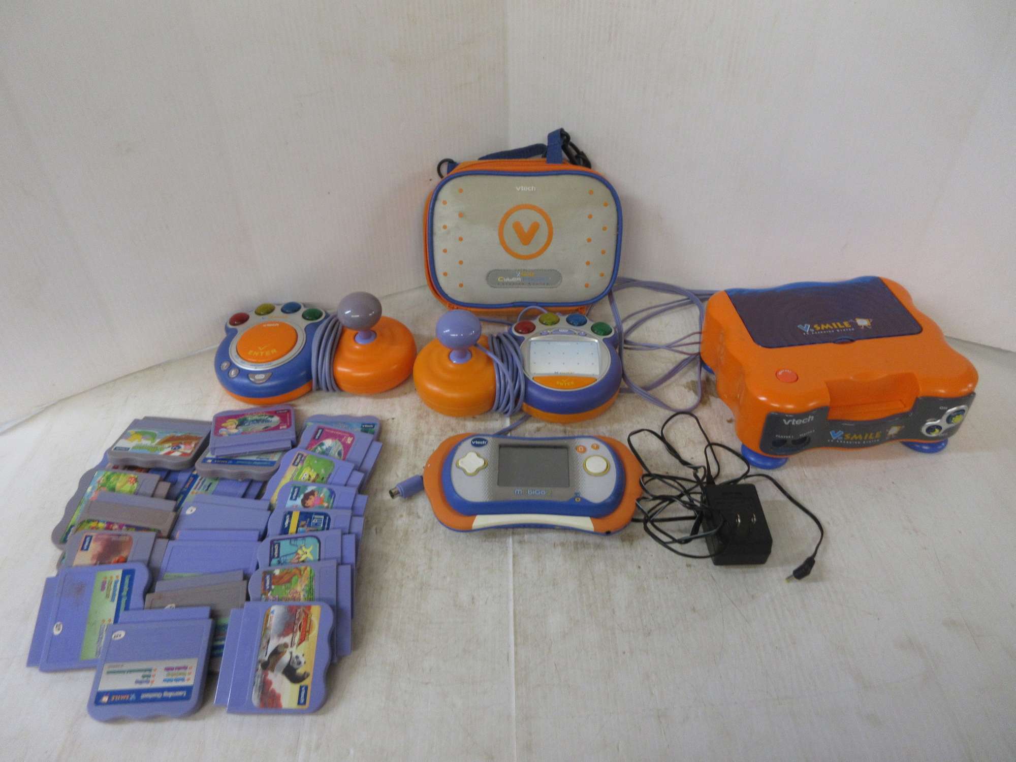 Albrecht Auctions | VTech VSmile with (2) Controllers and AV Cables ...