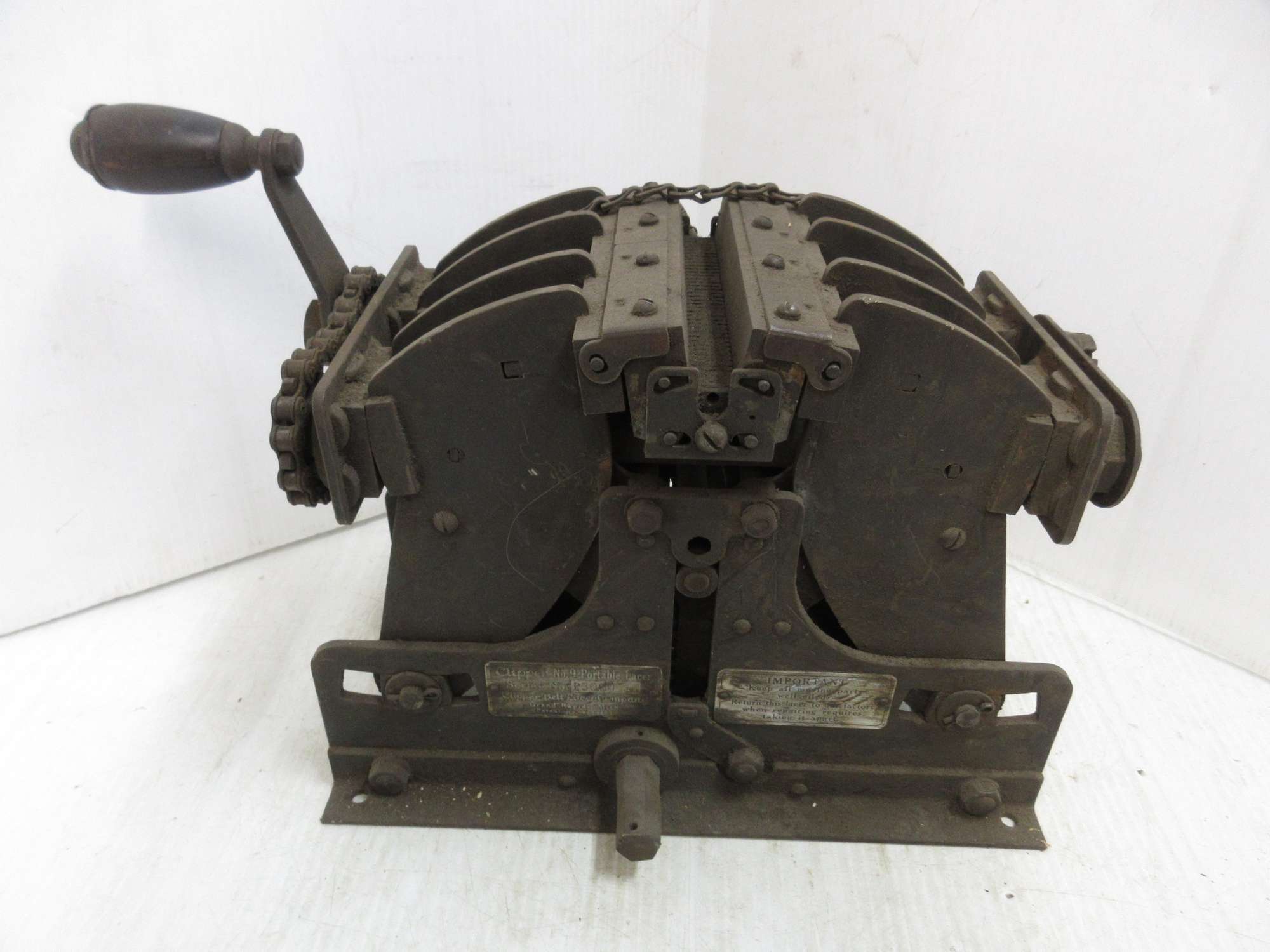 Albrecht Auctions | Lacing Machine