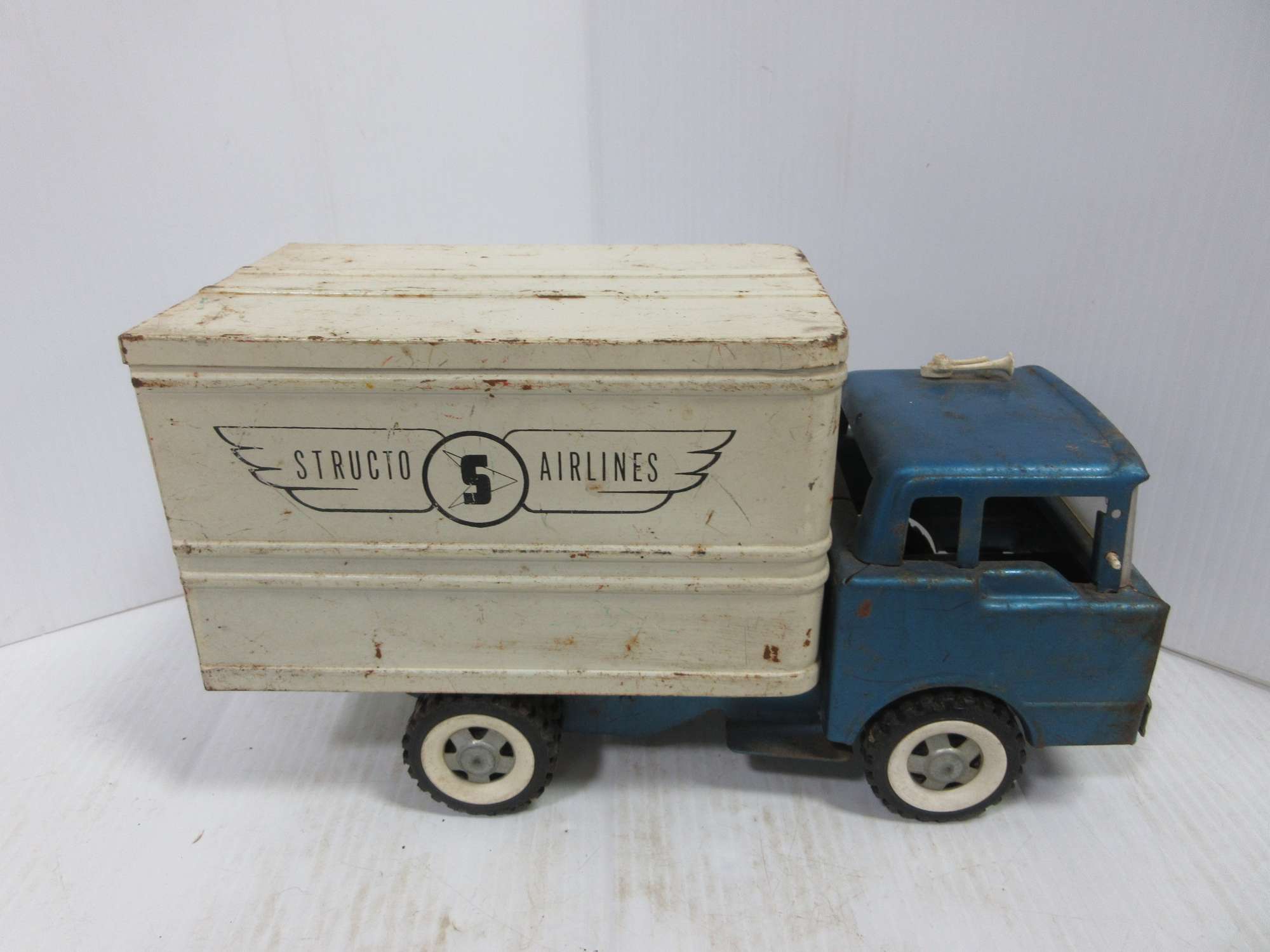 Albrecht Auctions | 1950s Structo Airlines Baggage Van