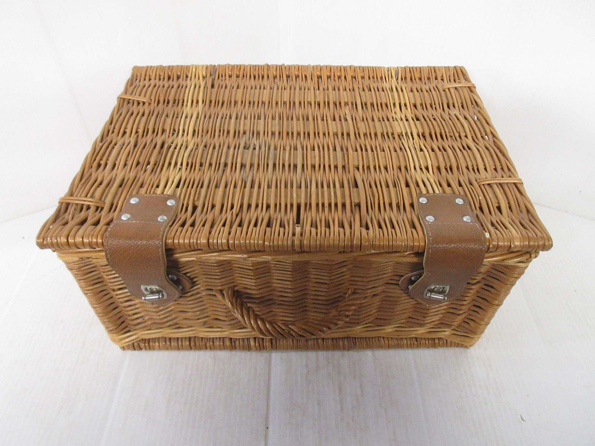 Albrecht Auctions | Wicker Luggage Carry Case