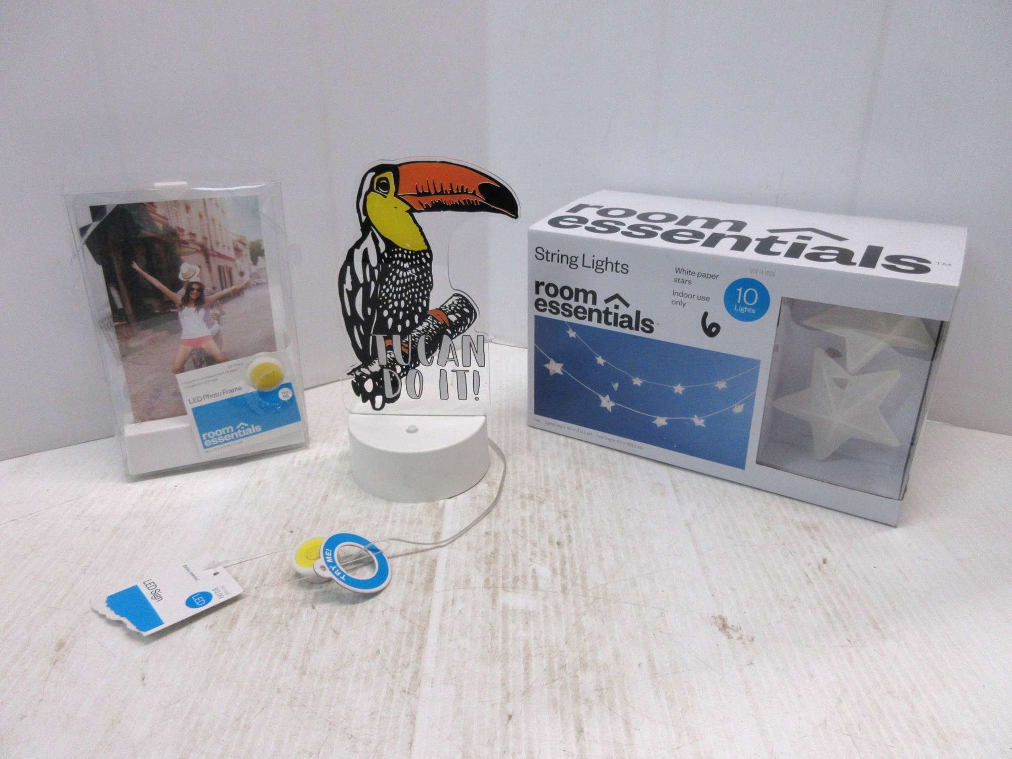 Albrecht Auctions | LED Photo Light-Up Picture Frame, Toucan Sign, and ...