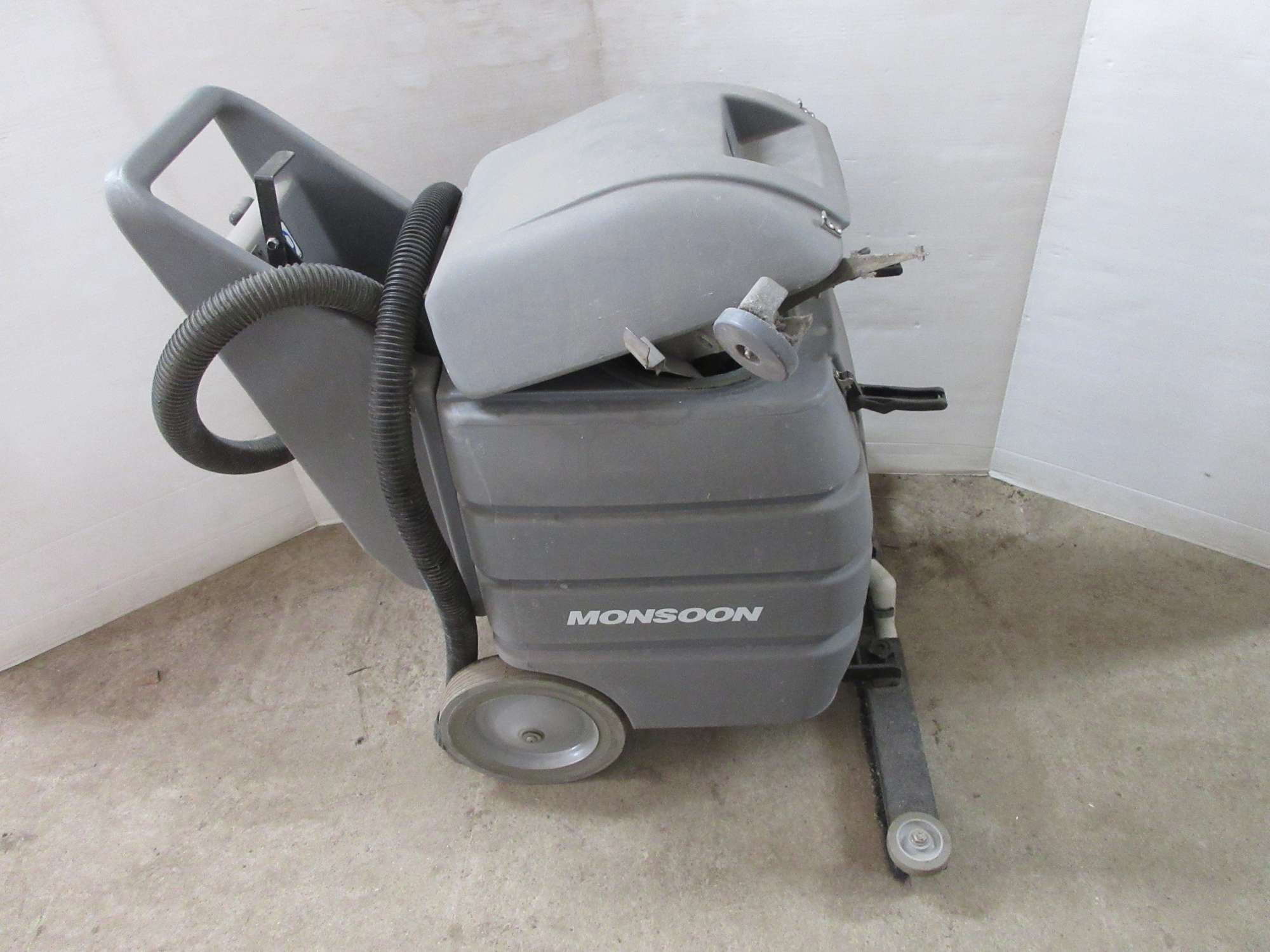 Albrecht Auctions | Nobles Monsoon Floor Applicator, Great for ...
