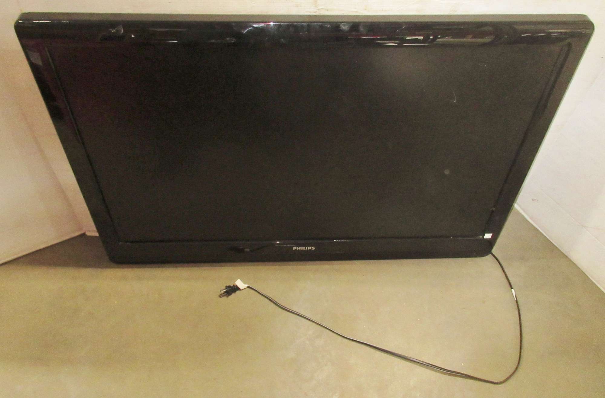 Albrecht Auctions | Phillips Flat Screen TV with HDMI