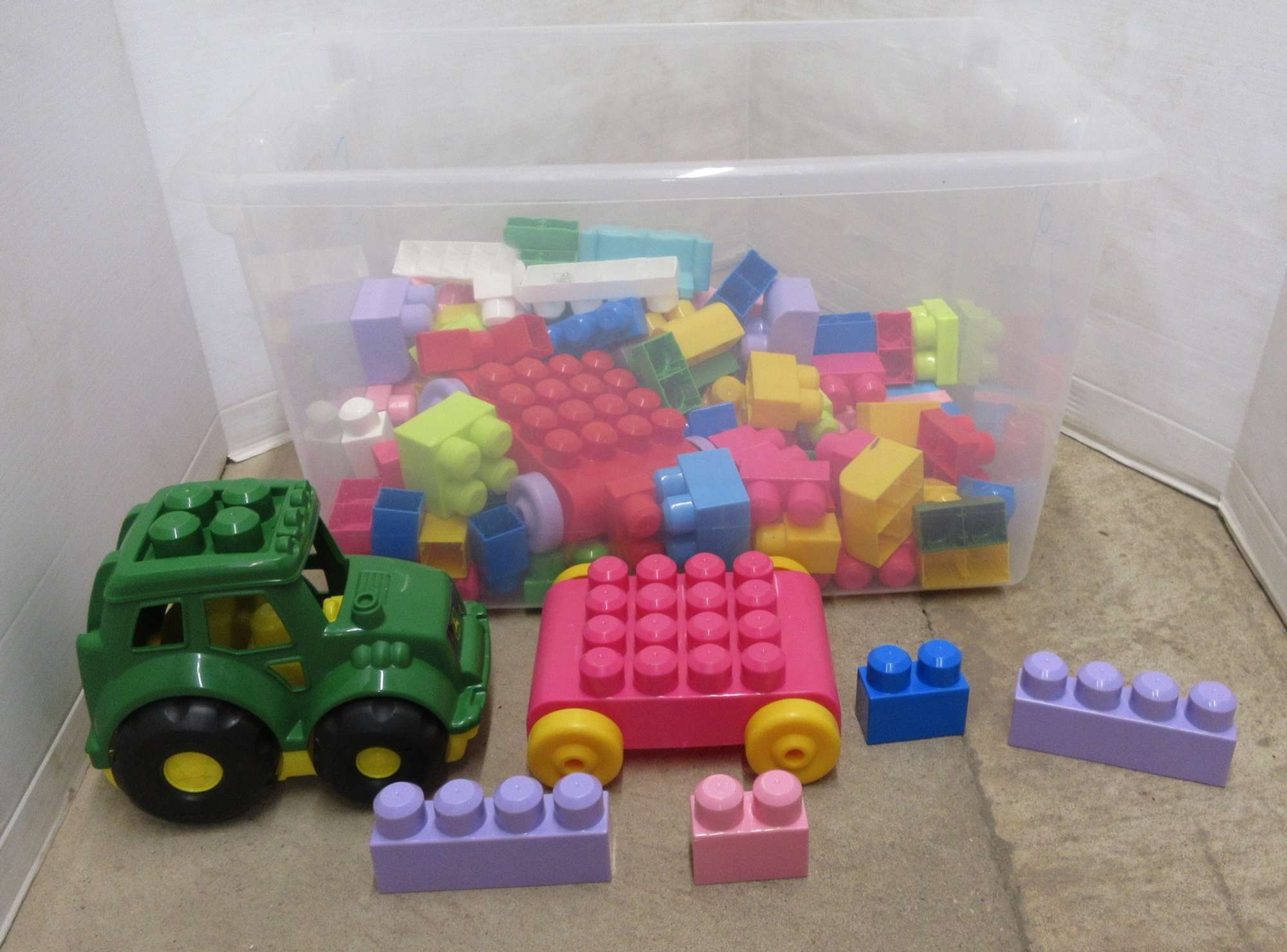 Albrecht Auctions | Plastic Tote of Mega Bloks