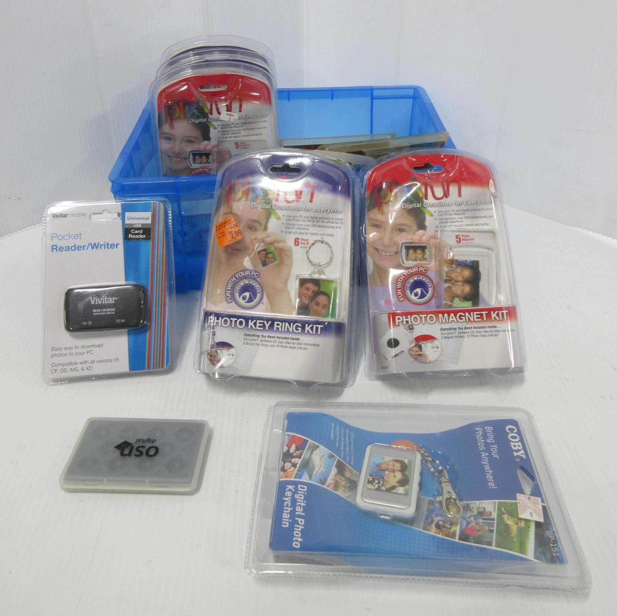 Albrecht Auctions | Photo Keychains, Memory Card Adapters, Memory Card ...