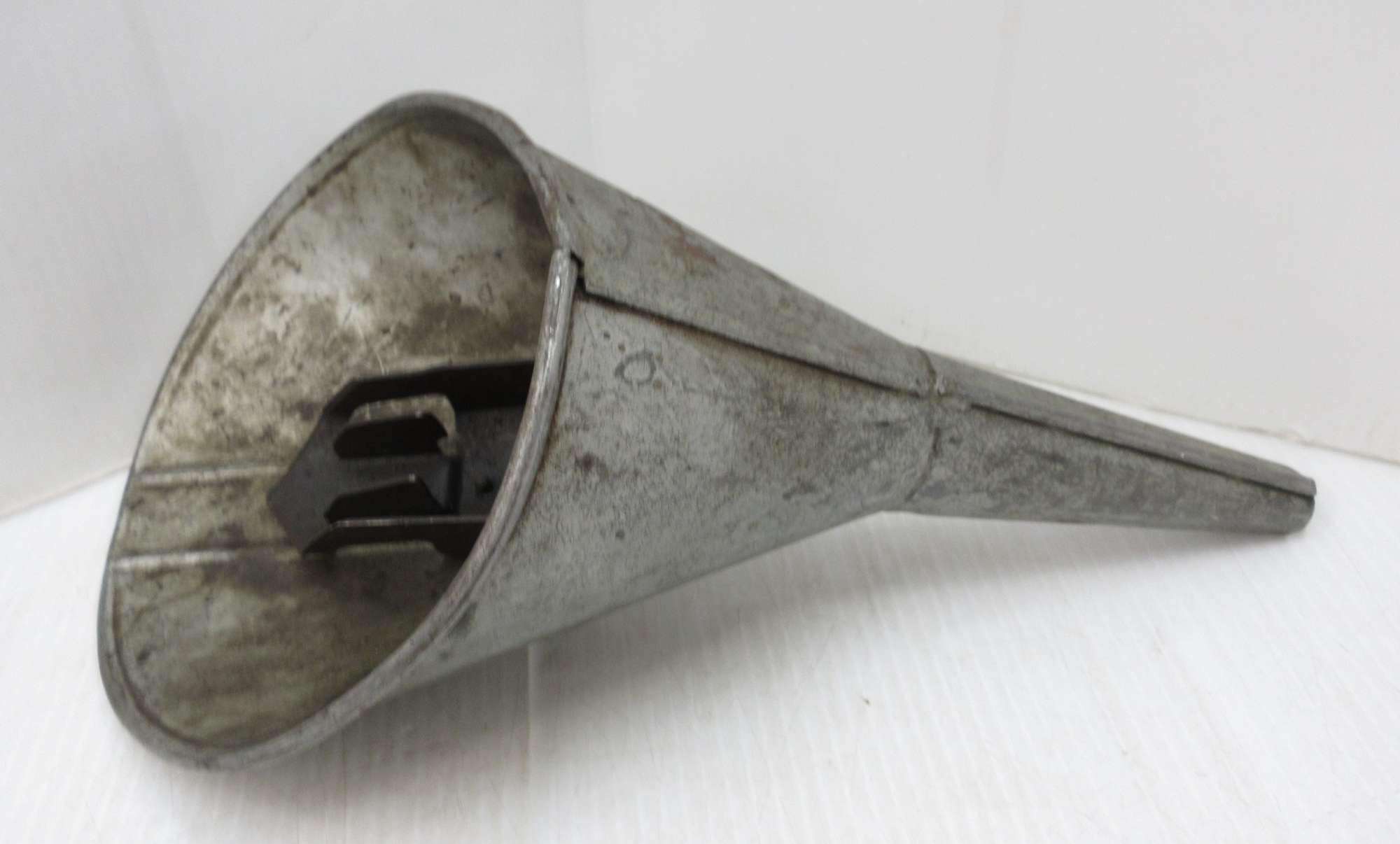 Albrecht Auctions | Old Automotive Funnel