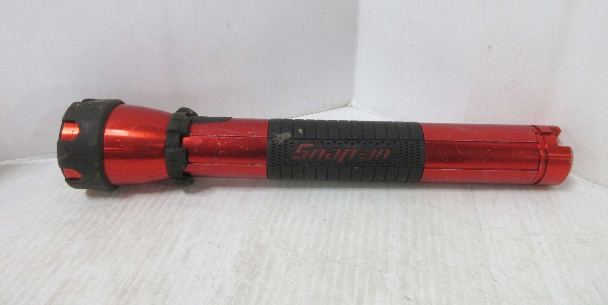 Albrecht Auctions | Large Snap-On Flashlight