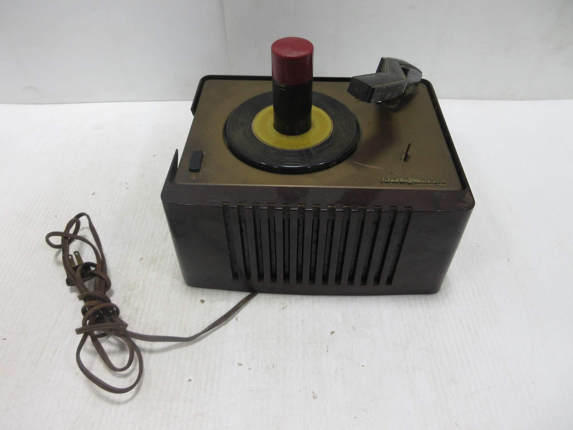 Albrecht Auctions | Antique RCA Victor Phonograph