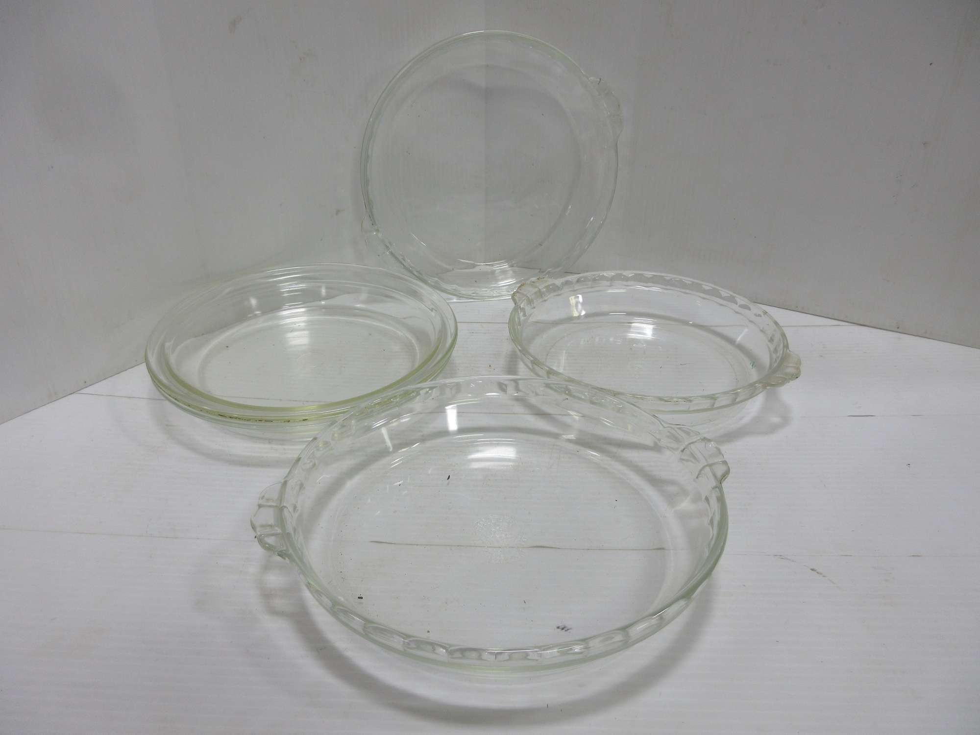 Albrecht Auctions | (5) Pyrex Clear Glass Pie Plates, Various Conditions