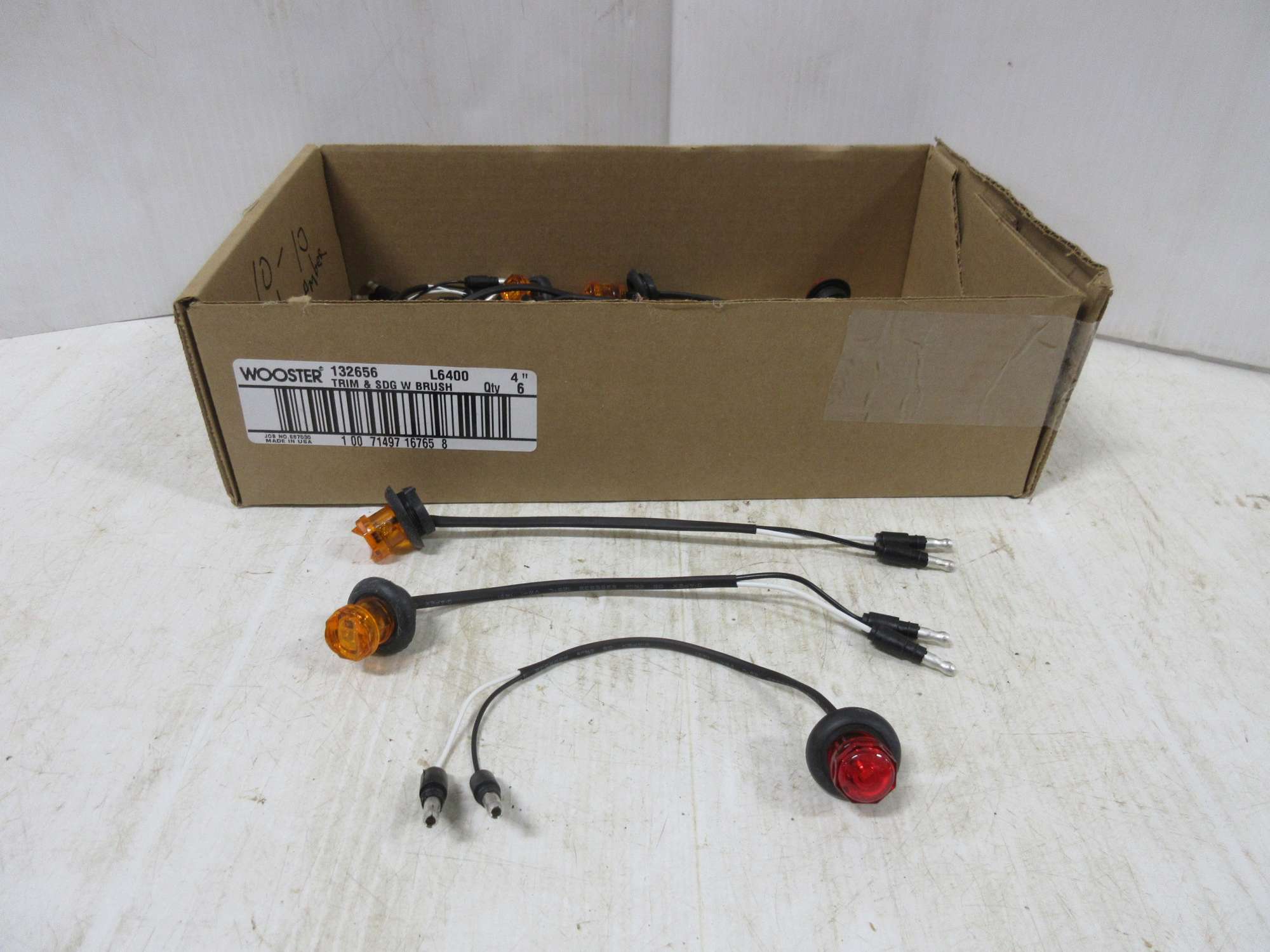 Albrecht Auctions | (20) 3/4" Round LED Rubber Mount Marker Lights: 10 ...